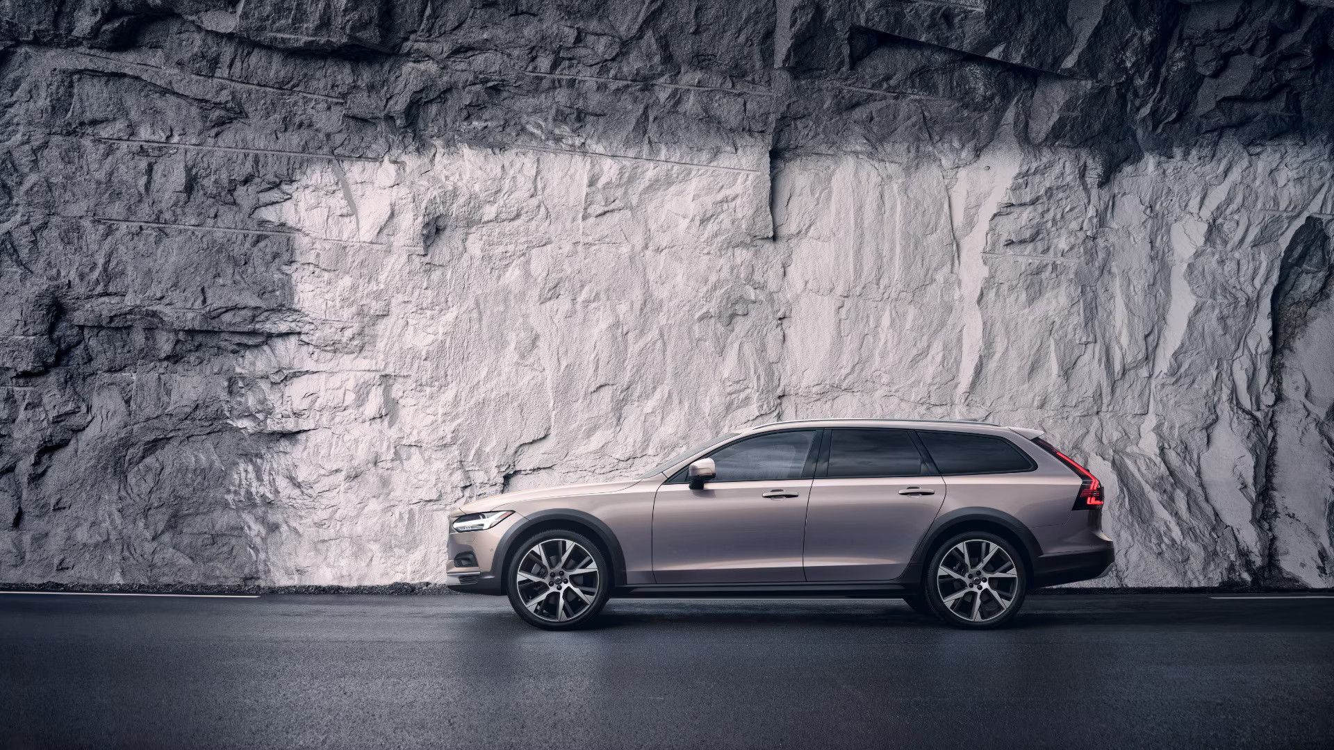 Details about the sound system of the 2025 Volvo V90 Cross Country