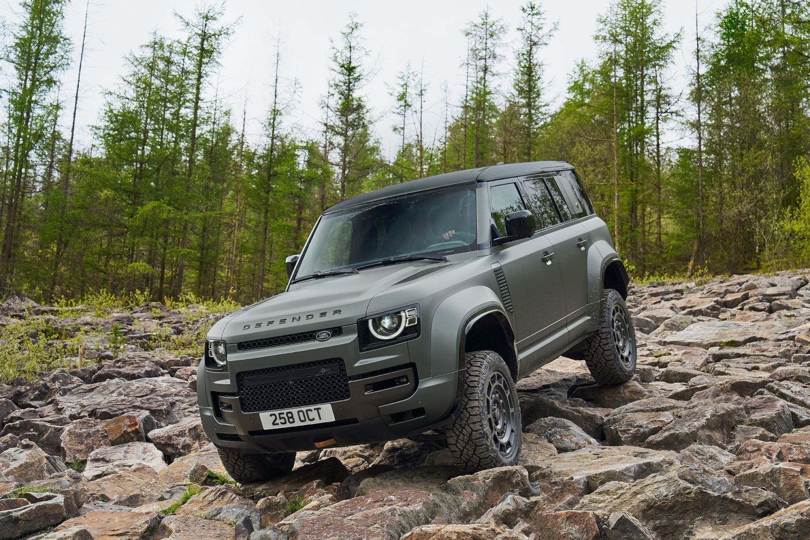 Le nouveau Land Rover Defender Octa 2025 : Plus exclusif et plus ...