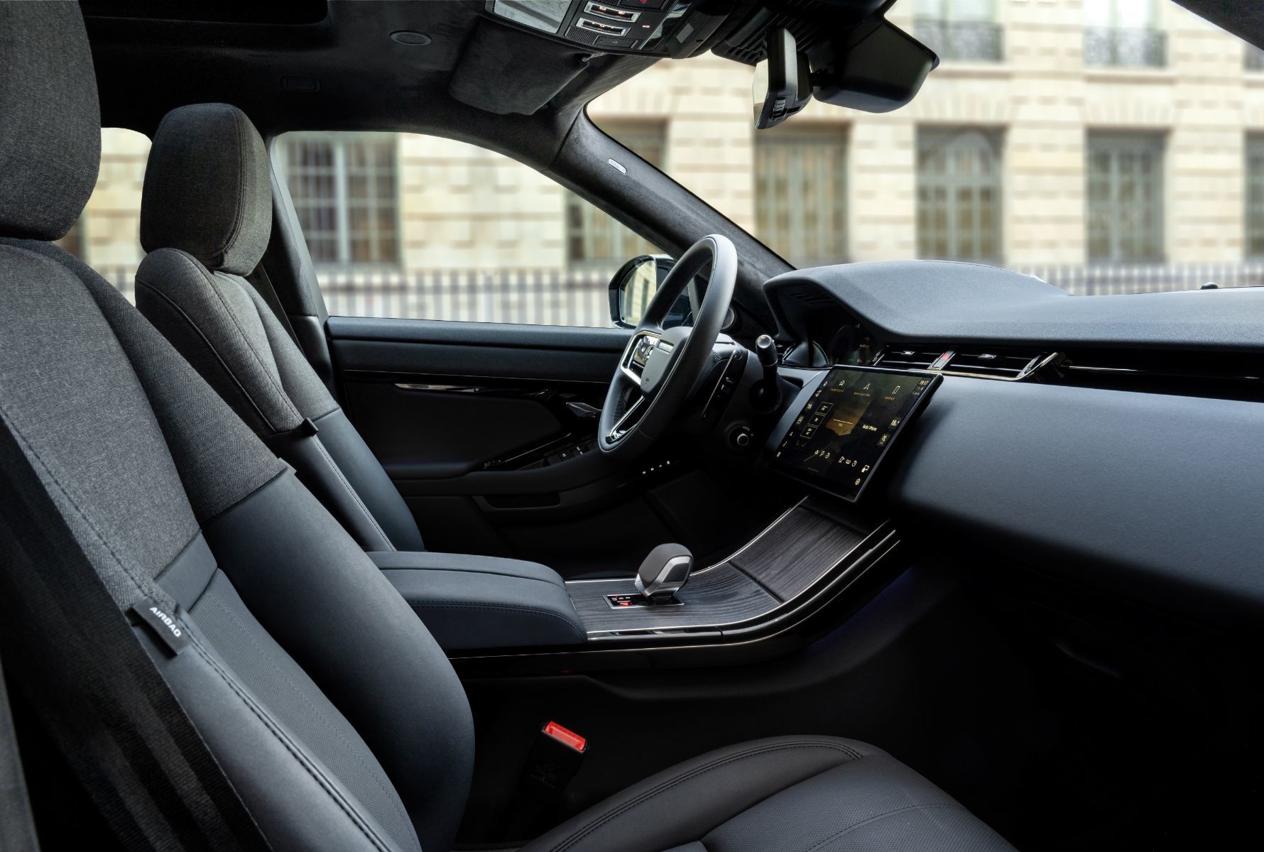 2025 Range Rover Evoque Technology and Safety Features | Decarie Motors ...
