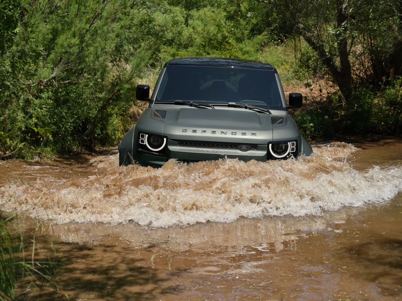 The Art of Wading: Understanding Land Rover’s Exceptional Water ...