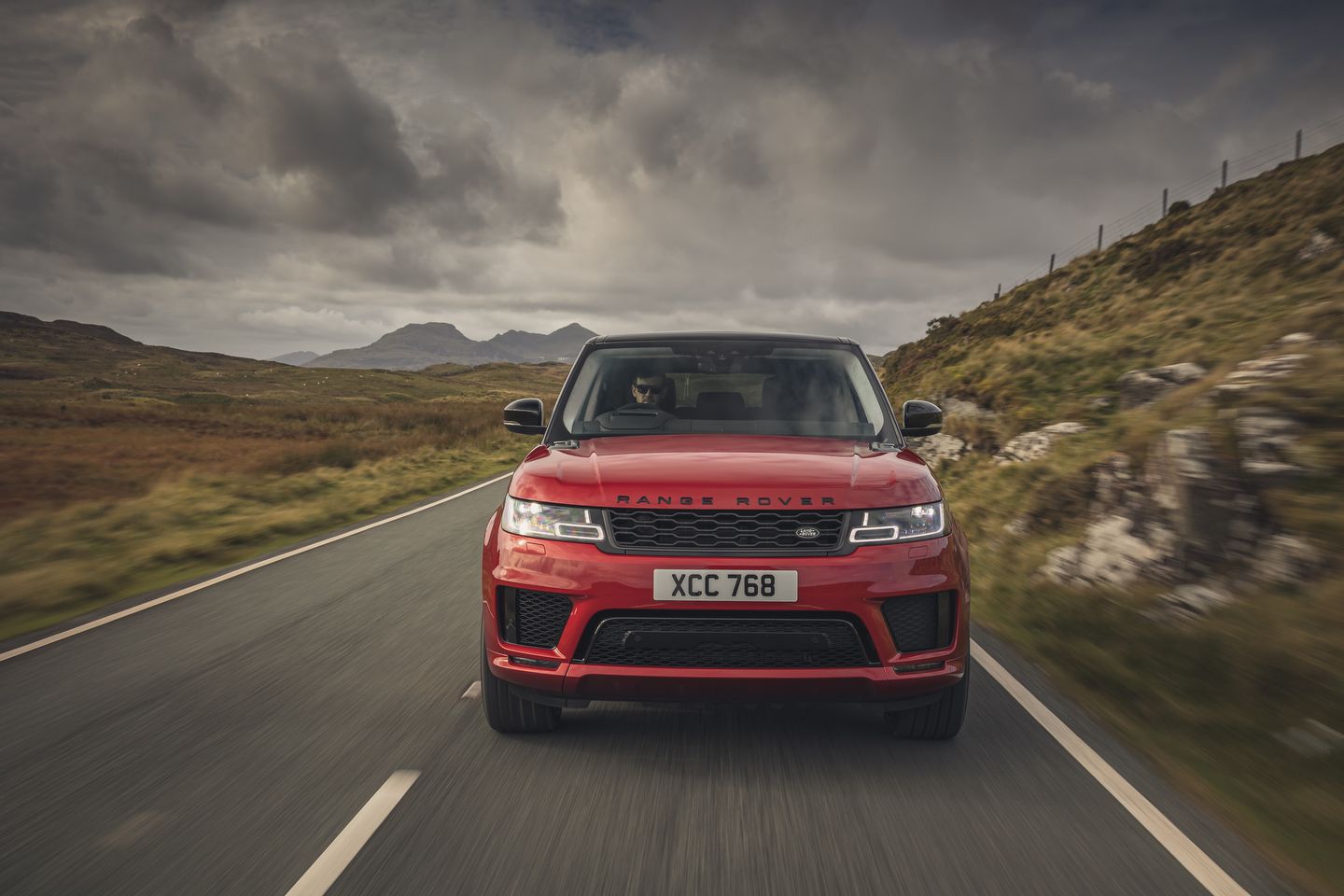 Range Rover Sport 2022 Red Wallpaper