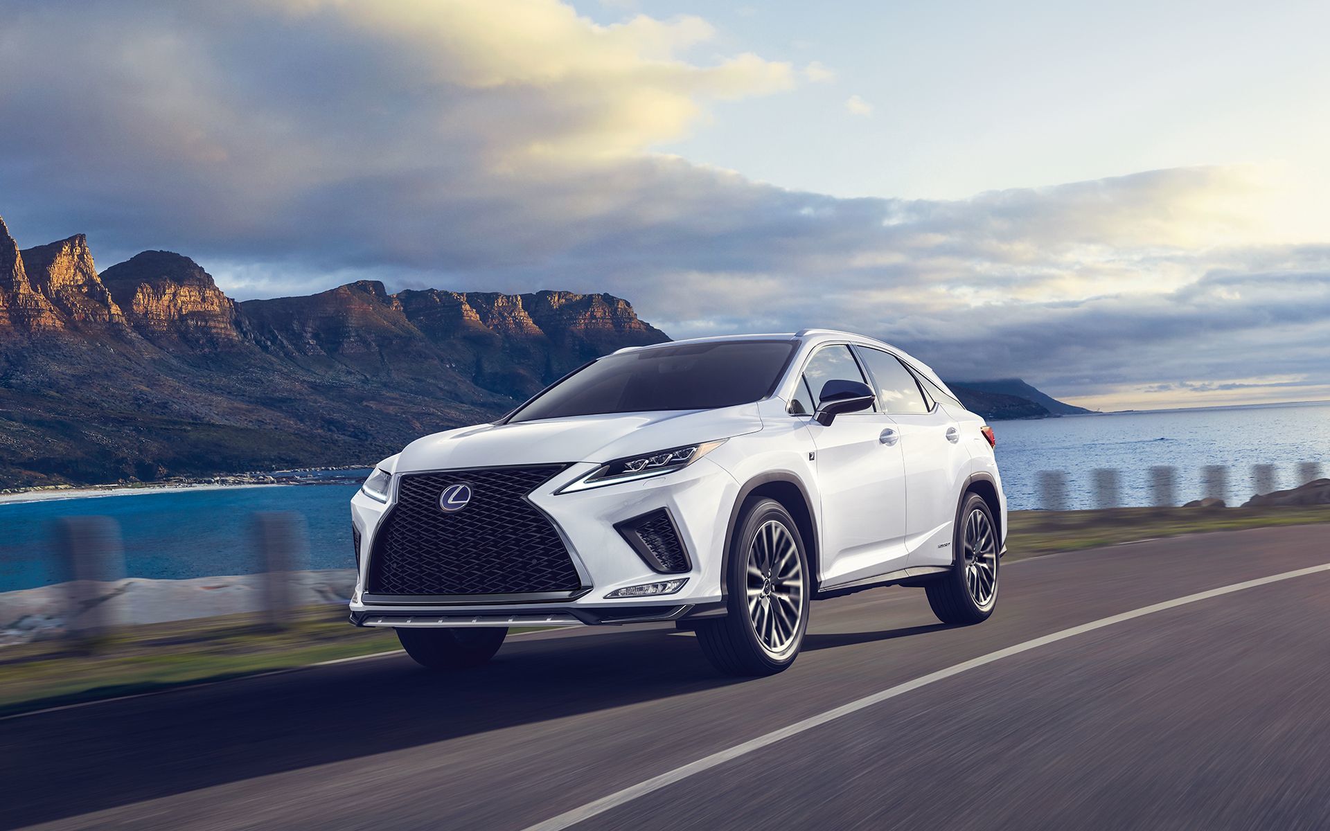 Lexus Laval | 2021 Lexus RX vs. 2021 Genesis GV80