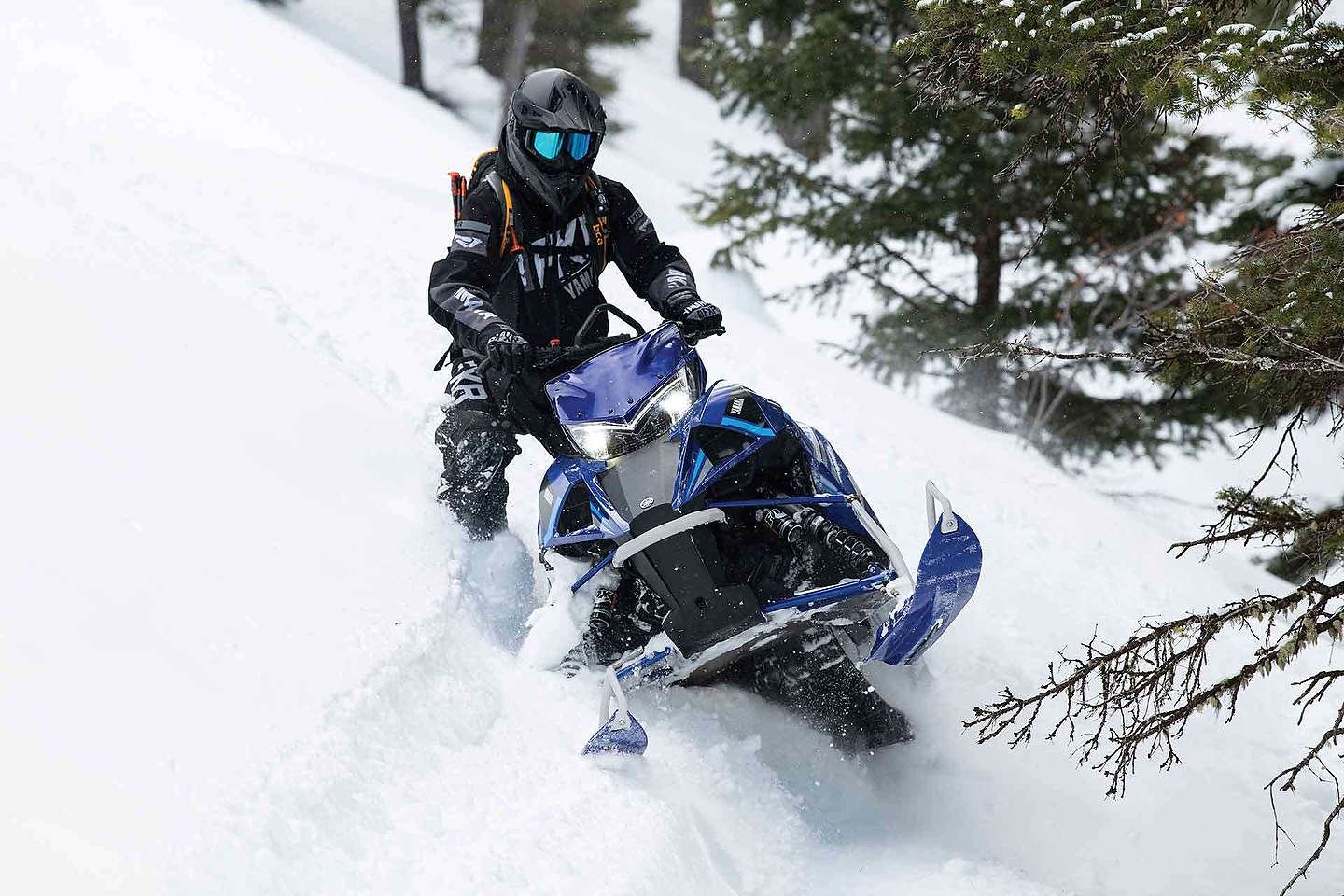 Centre du sport Lac-St-Jean à Alma | Yamaha Mountain Max LE : Le grand ...