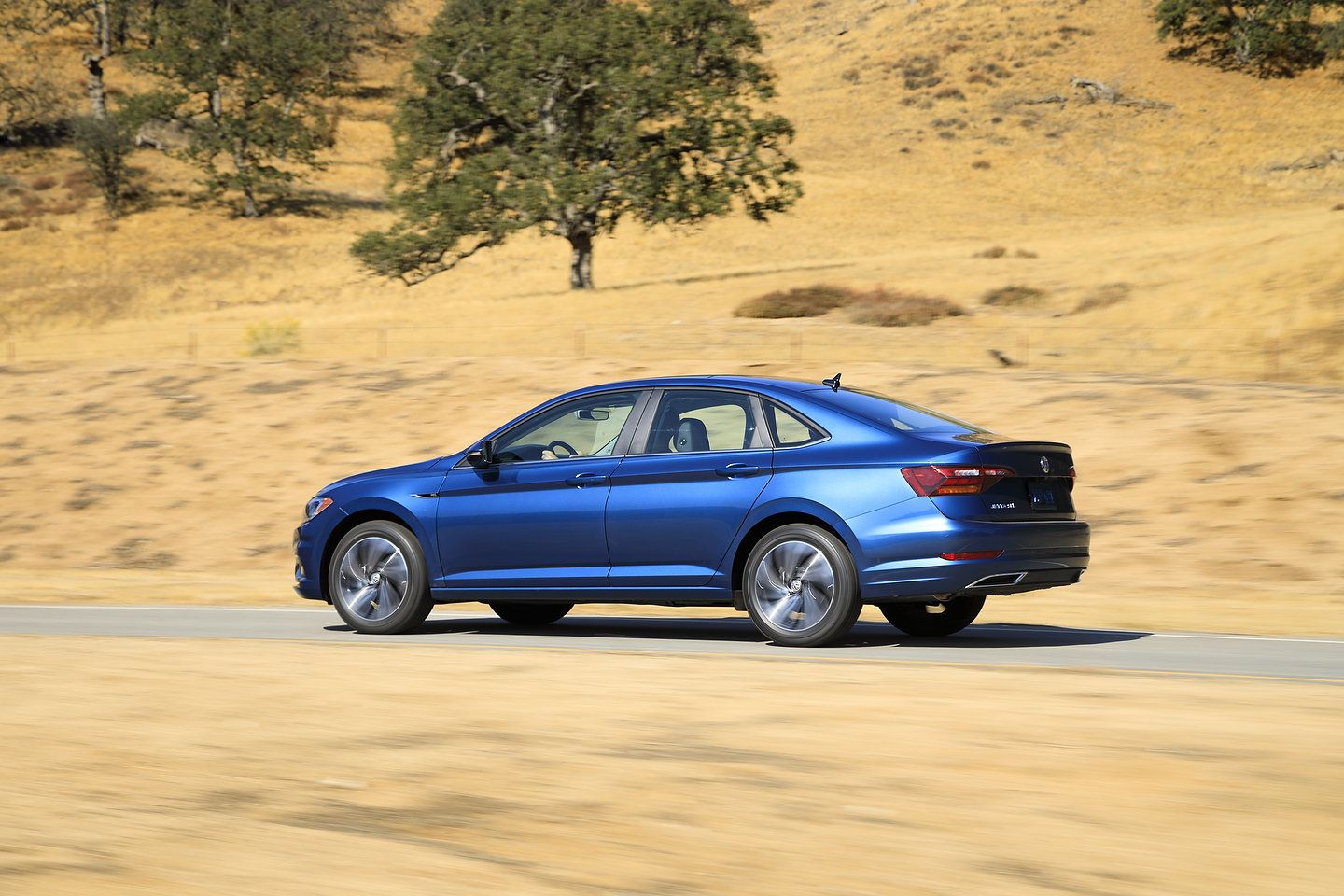 Grenier Automobile à Terrebonne | Volkswagen Jetta 2020 vs Toyota ...