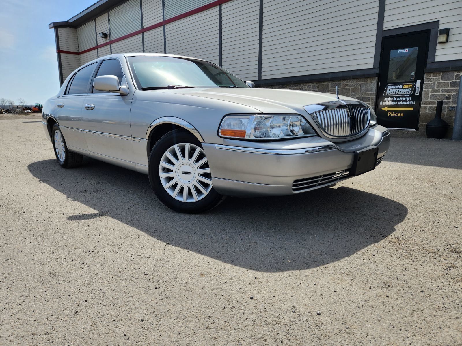 Montréal Ouest Motors à Vaudreuil-Dorion | Lincoln Town Car 2007 : l ...