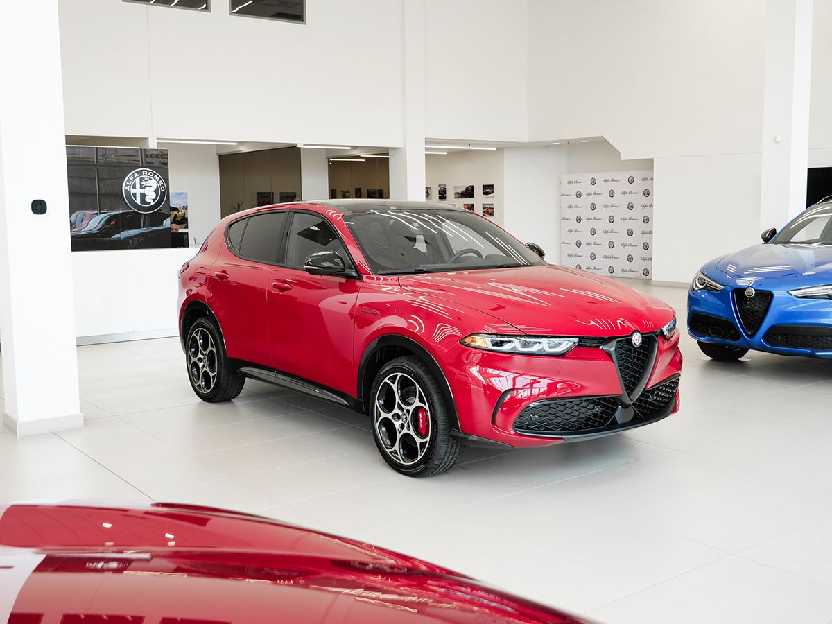Scotti Alfa Romeo à Montréal | Alfa Romeo Tonale PHEV Veloce 2024 | Alfa Rosso - Photos