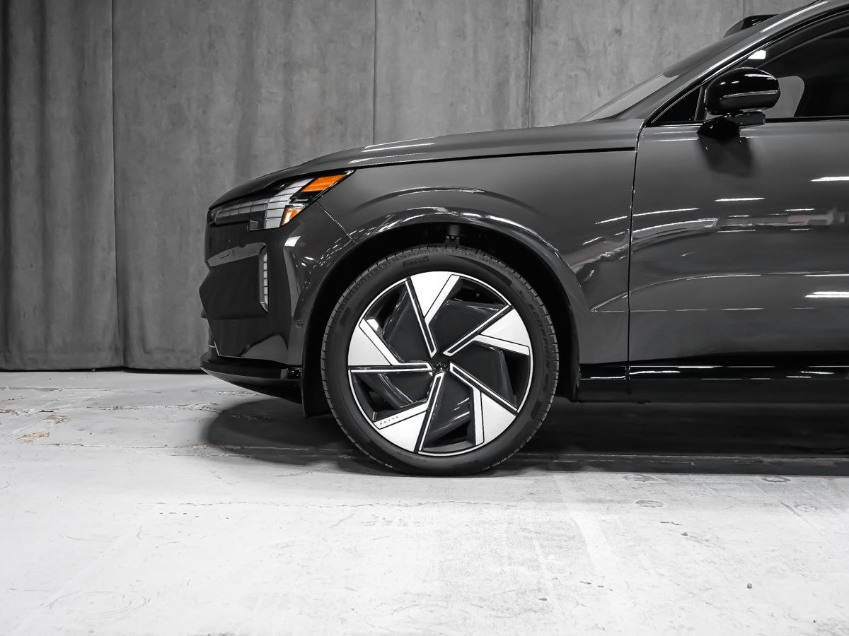 2025 Volvo EX90 - Platinum Grey - Pictures