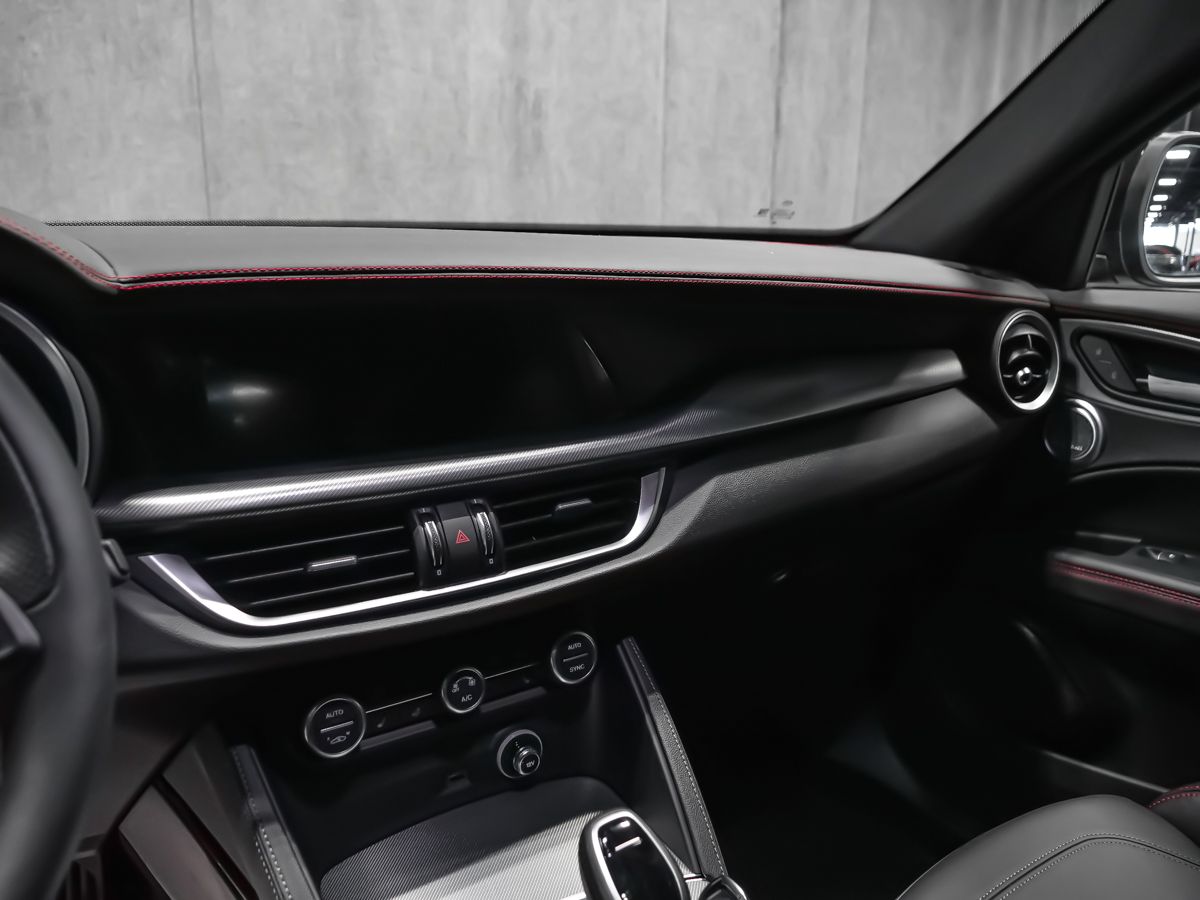 2025 Alfa Romeo Stelvio Tributo Italiano | Alfa Rosso - Pictures