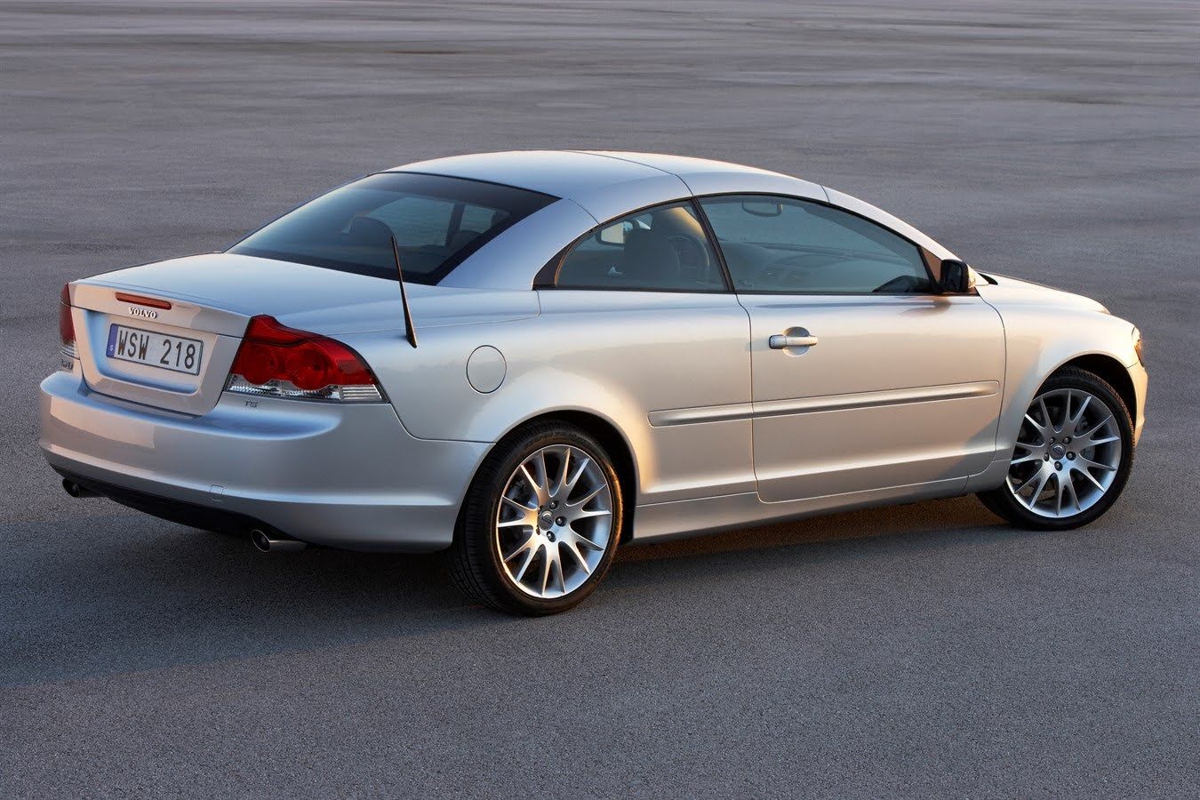 The History of Volvo and Ford
