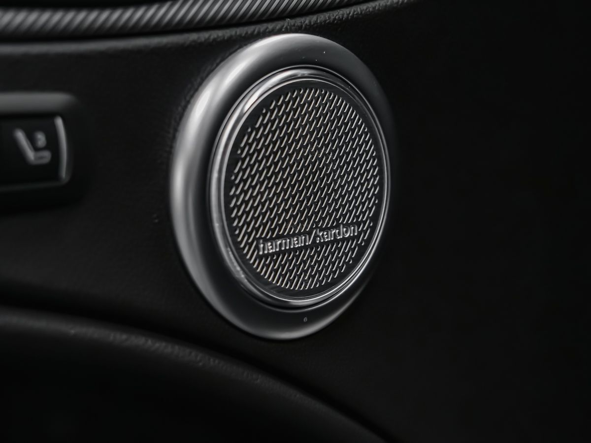 2025 Alfa Romeo Stelvio Intensa | Vulcano Black - Pictures