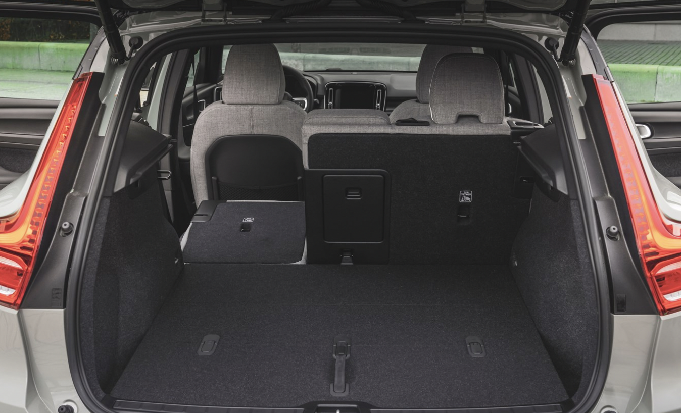 Technical Specifications: 2026 Volvo XC40 B5 AWD