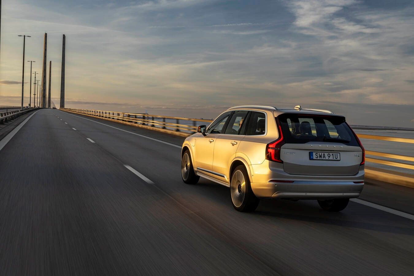 Technical Specifications – (2026) Volvo XC90 B6 AWD & T8 Plug-in Hybrid