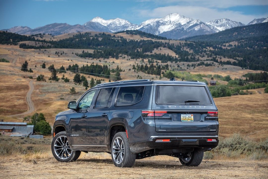 2023 Wagoneer L vs 2023 GMC Yukon XL | Thibault Chrysler AMOS