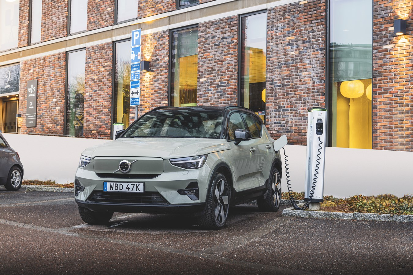 The Volvo XC40 Recharge Comes with Even More Range!