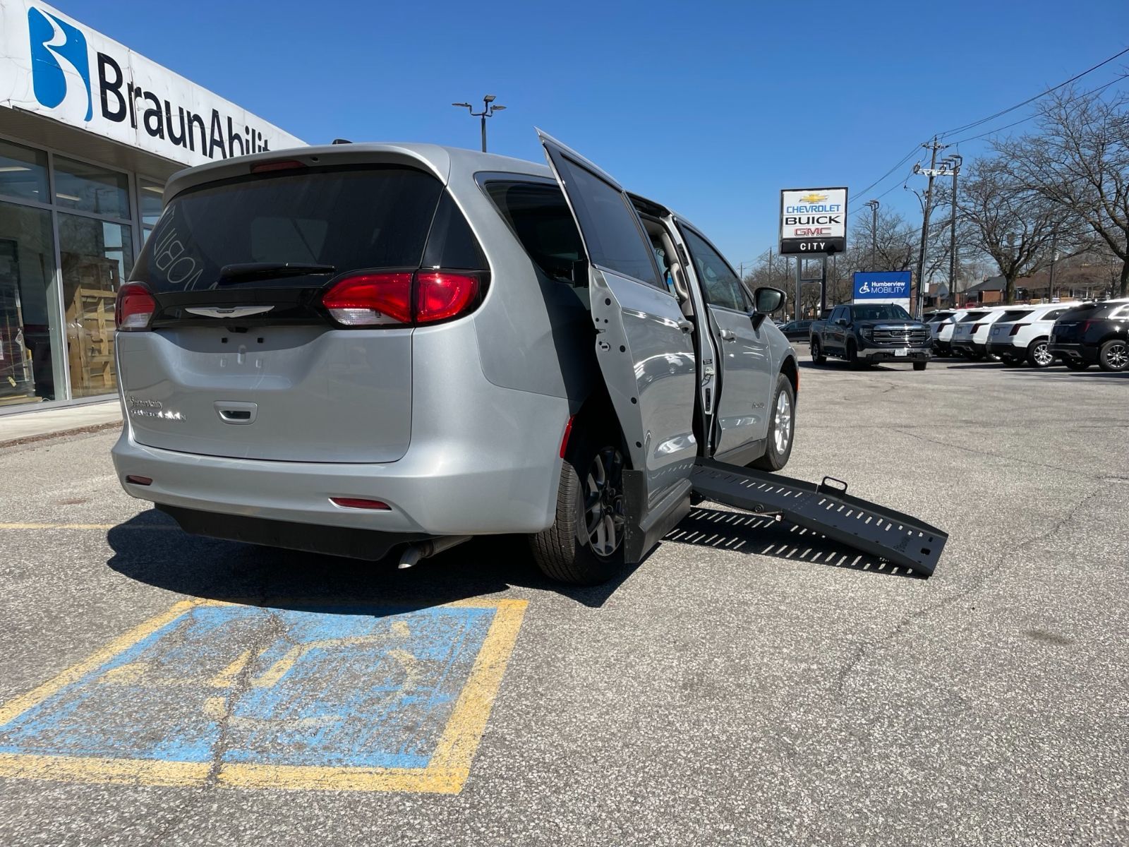 2024 Chrysler Grand Caravan-Braun Companion Van | Courtland Mobility in ...