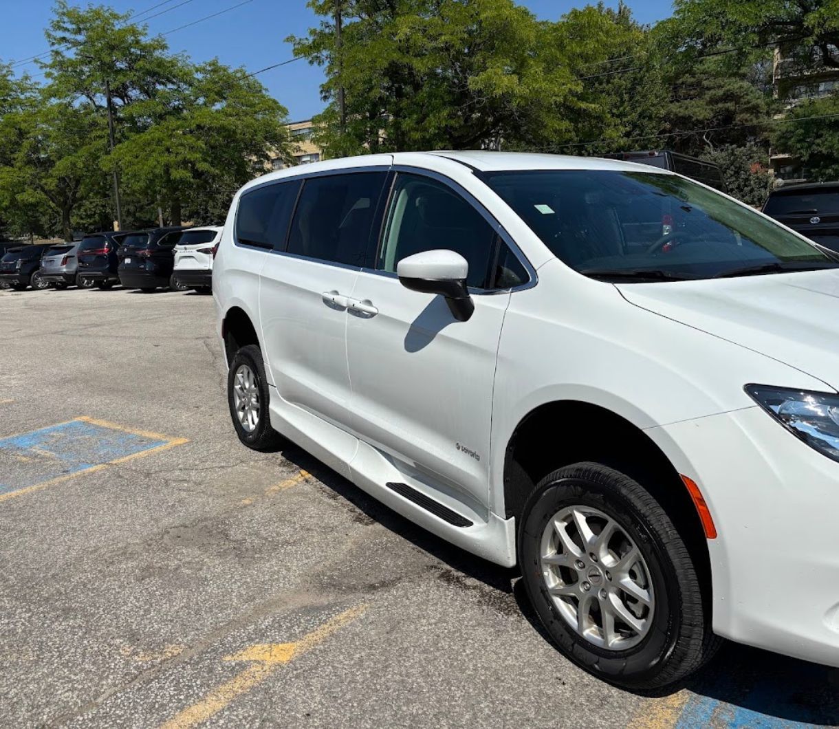 2023 CHRYSLER GRAND CARAVAN SXT with SAVARIA Manual Side Entry ...