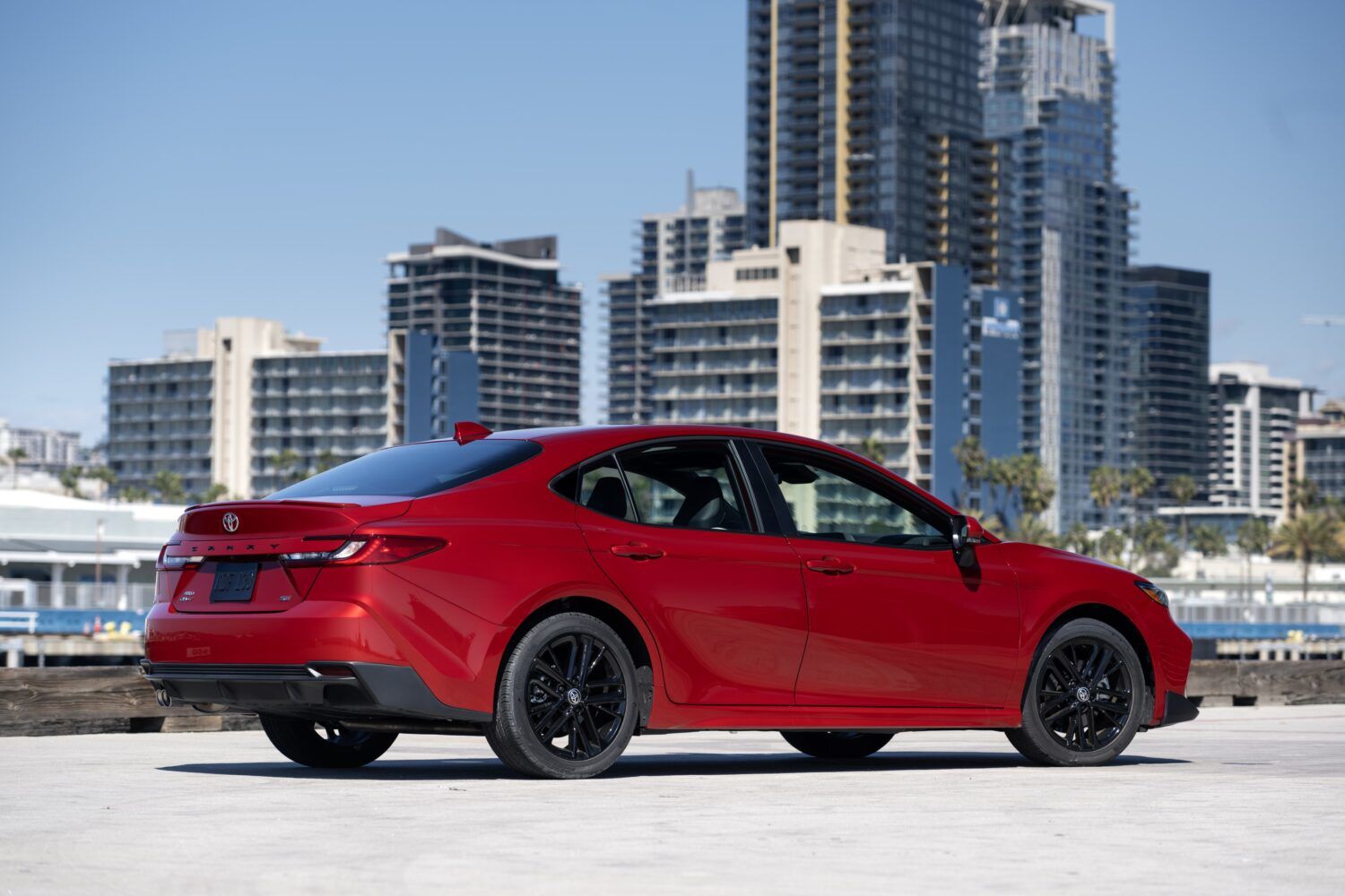 2025 Toyota Camry Hybrid: The New Benchmark in Sedans