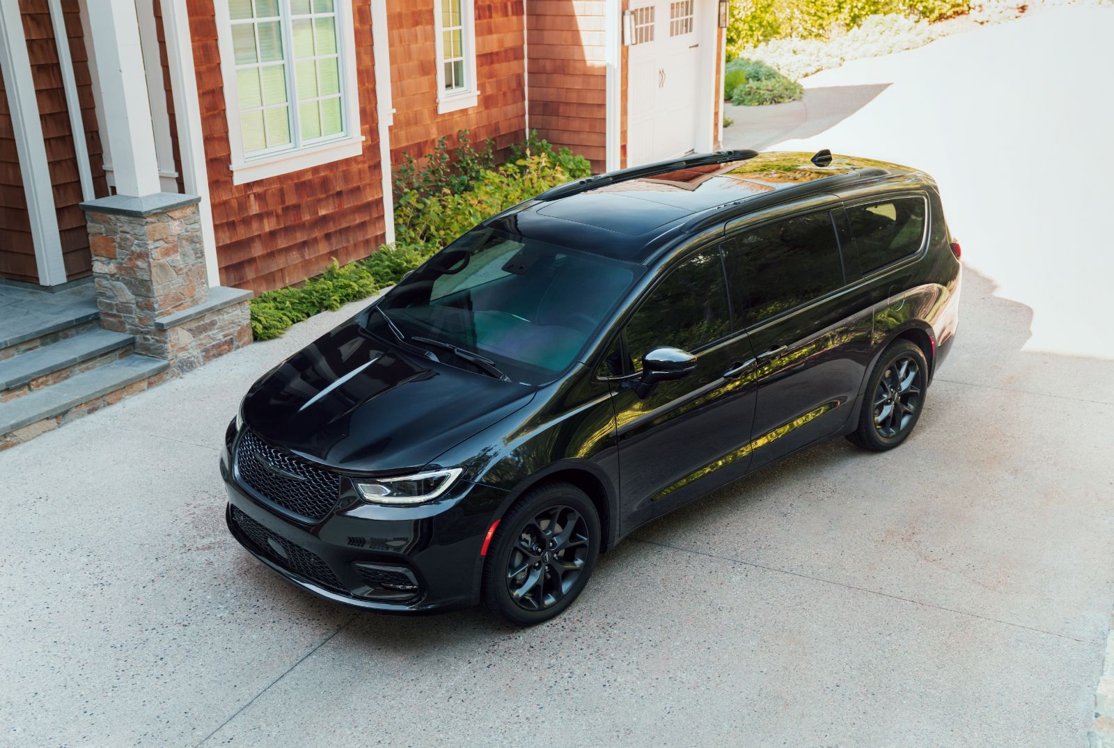 Looking at Every Chrysler Minivan on Sale Today: Pacifica and Grand Caravan