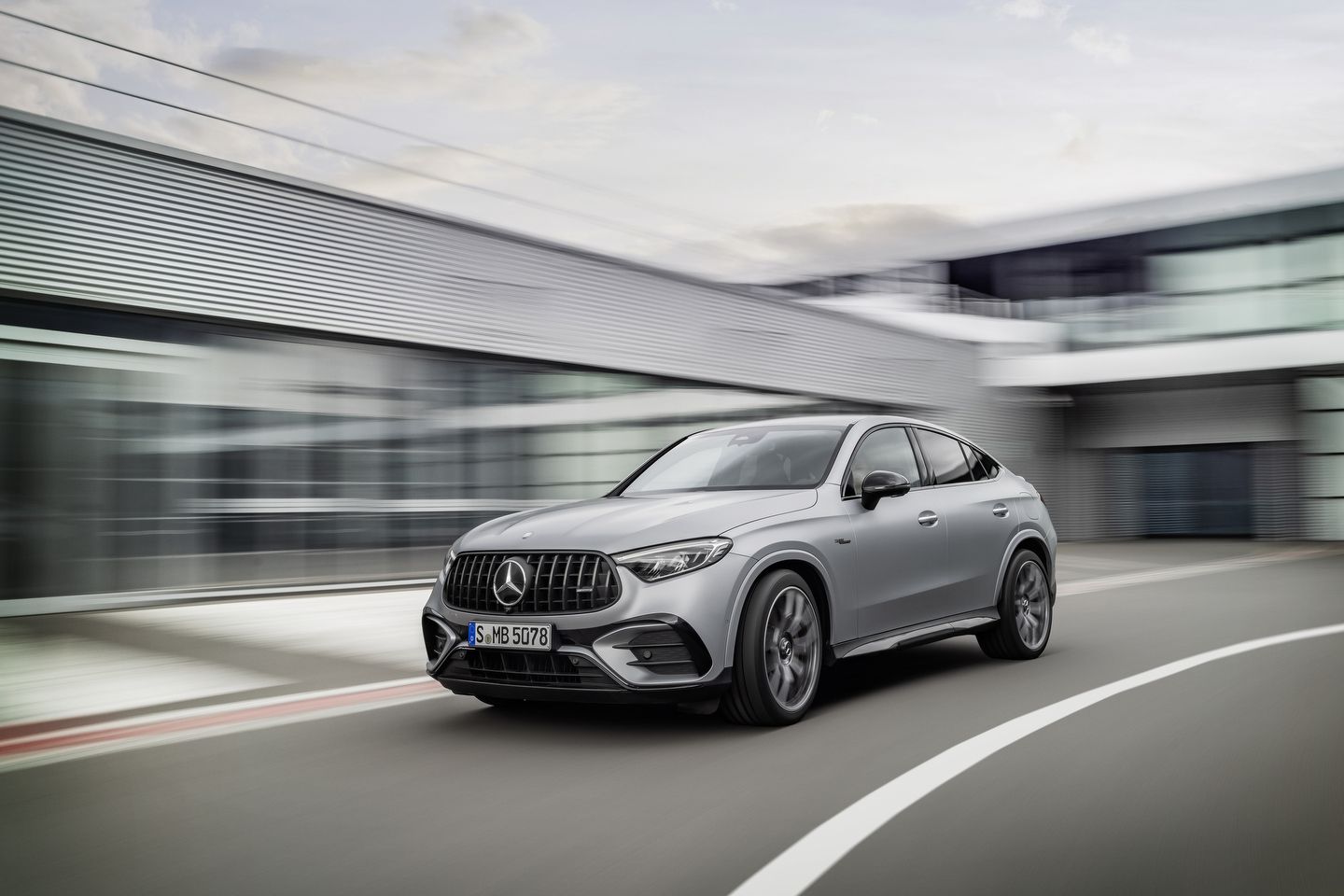Mercedes-AMG dévoile les nouveaux modèles GLC Coupé avec la toute ...