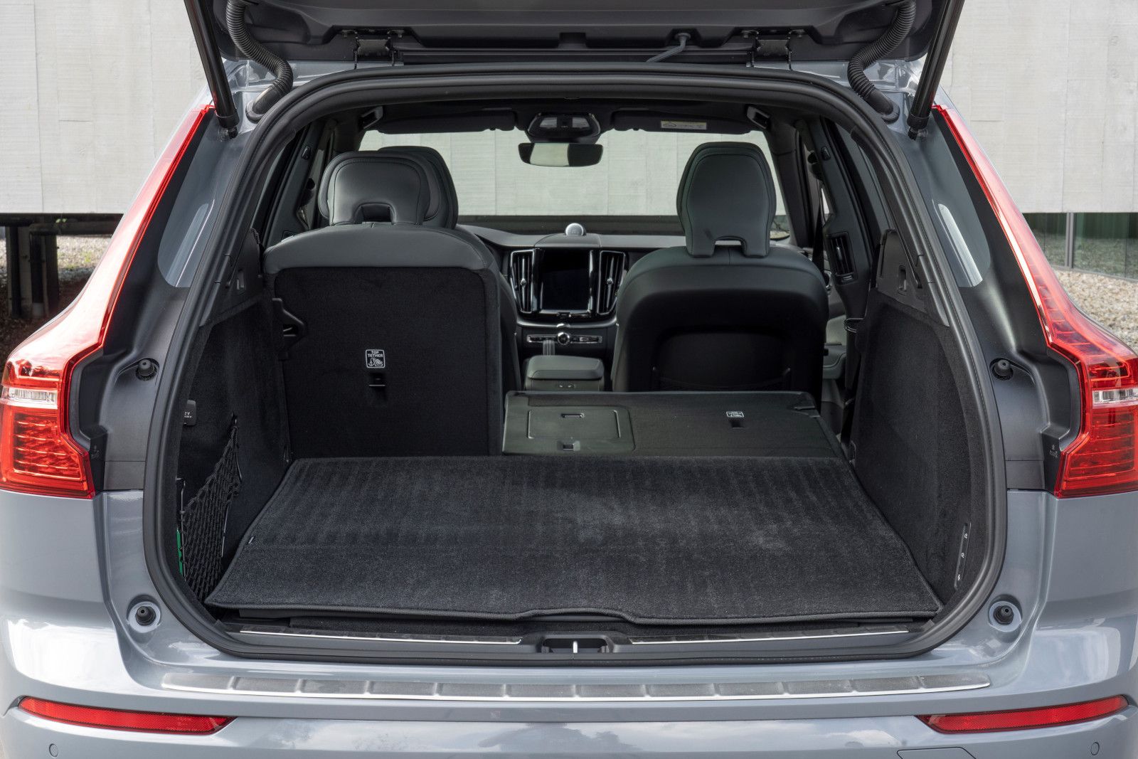 A look at the interior and cargo space of the 2025 Volvo wagon and SUV ...