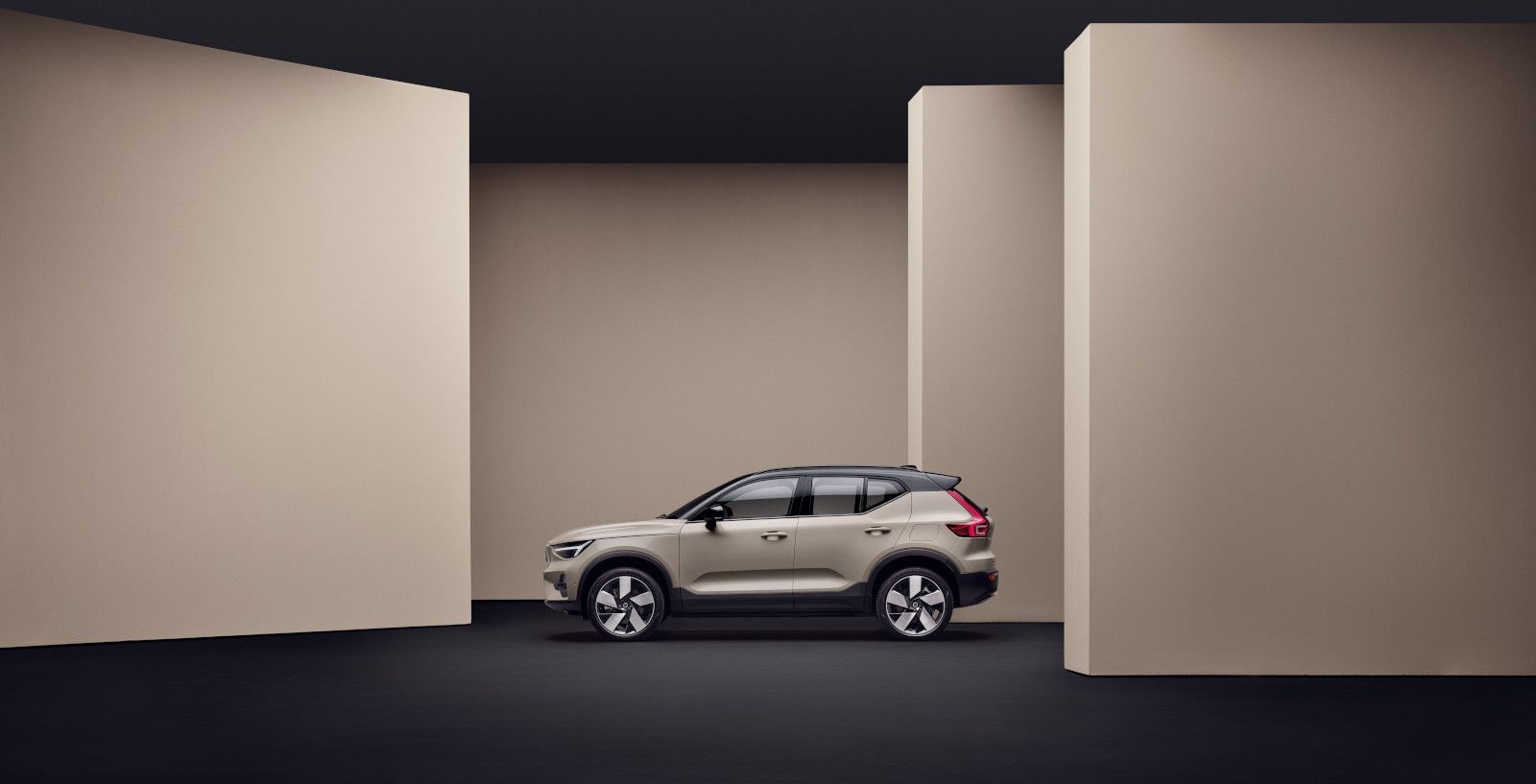 Which 2025 Volvo models are best suited for city driving