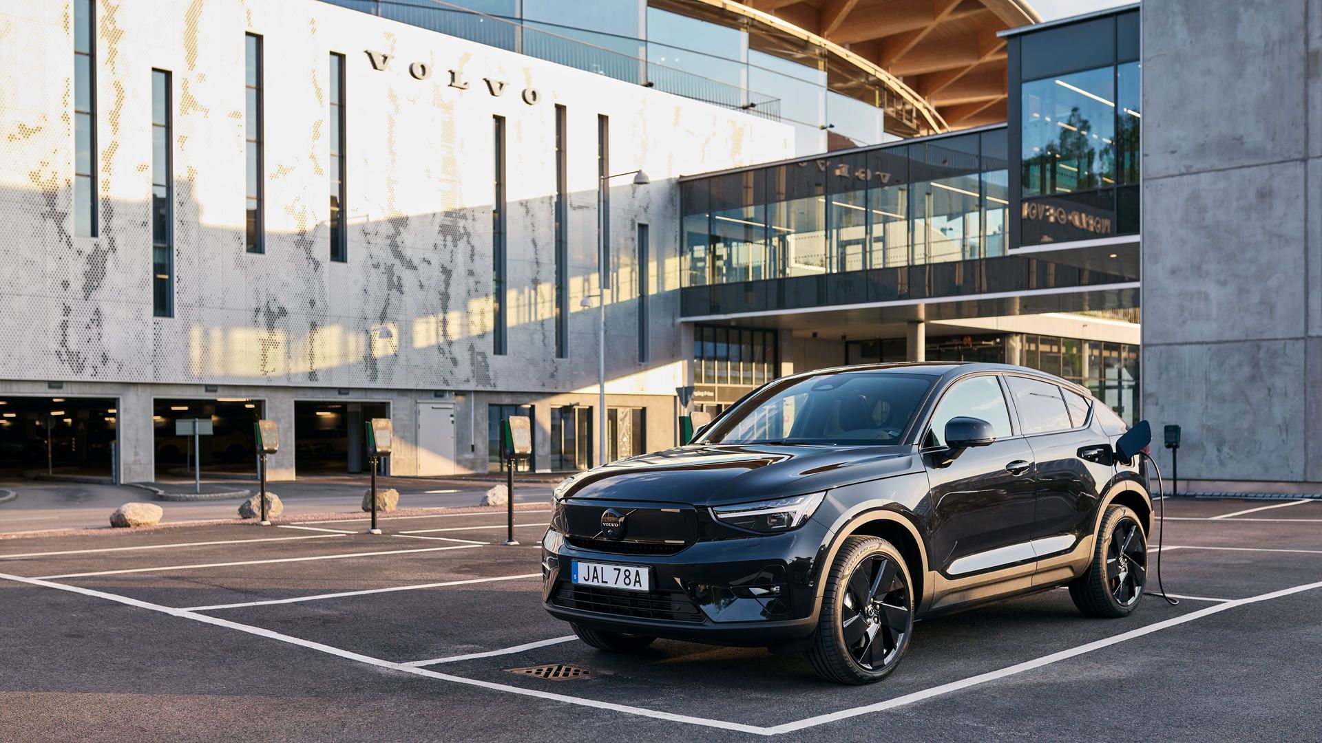 The Volvo EC40: How Coupe-Style Design Enhances Electric Aerodynamics ...
