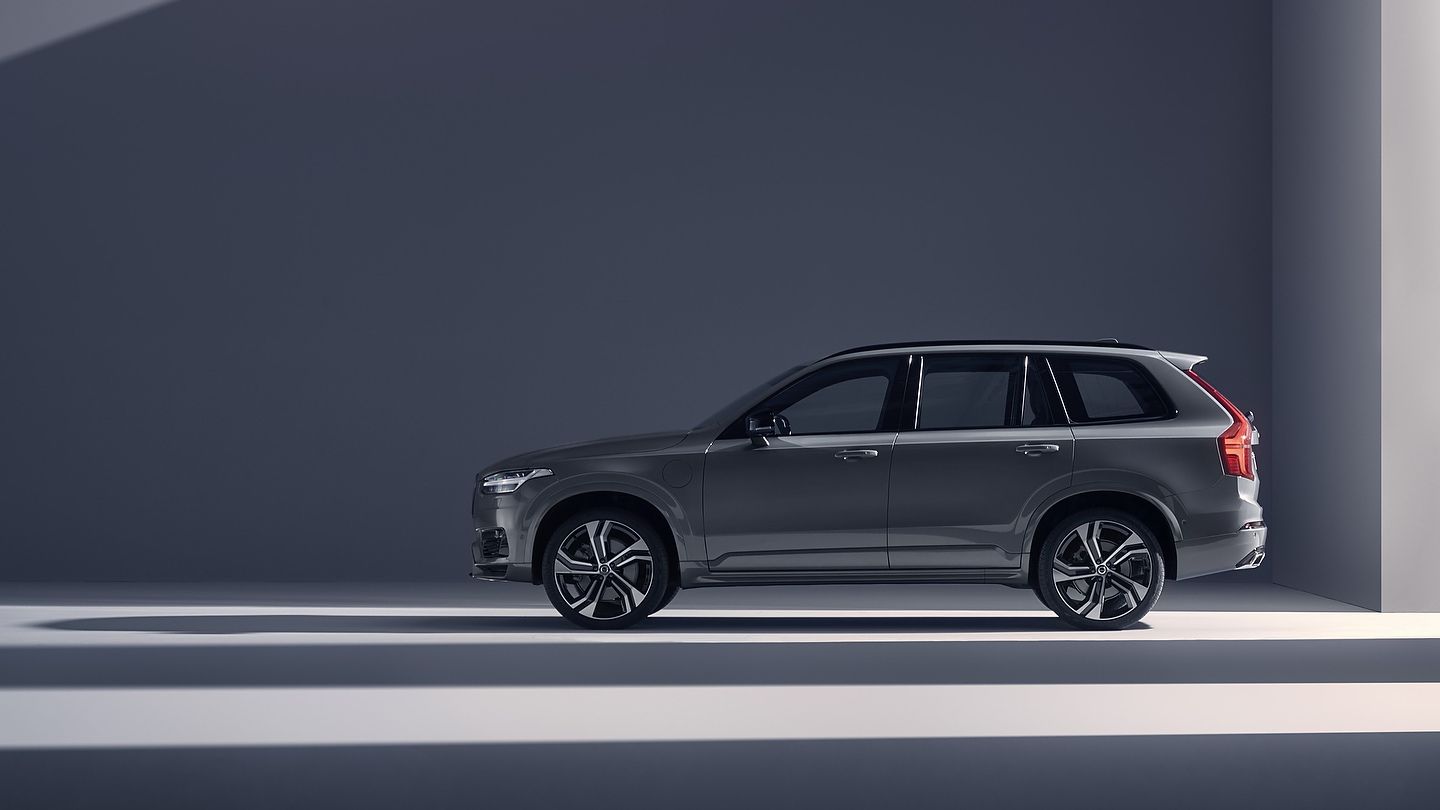 2021 Volvo XC90 vs. 2021 BMW X5: Refined Technology, Power, and Price ...