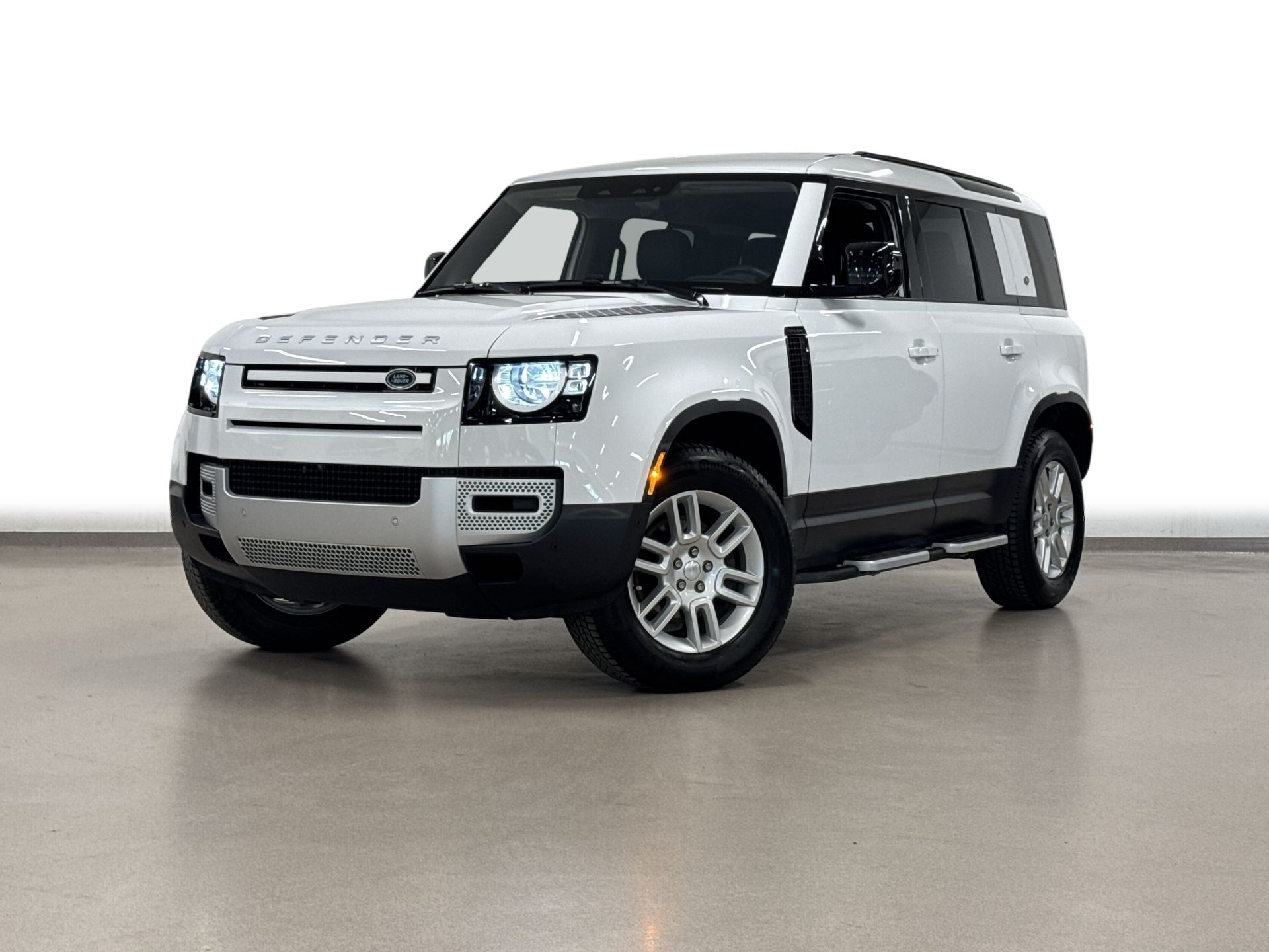 Land Rover Defender 110 P300 S 2022 | #25L2461 | Aston Martin Montréal