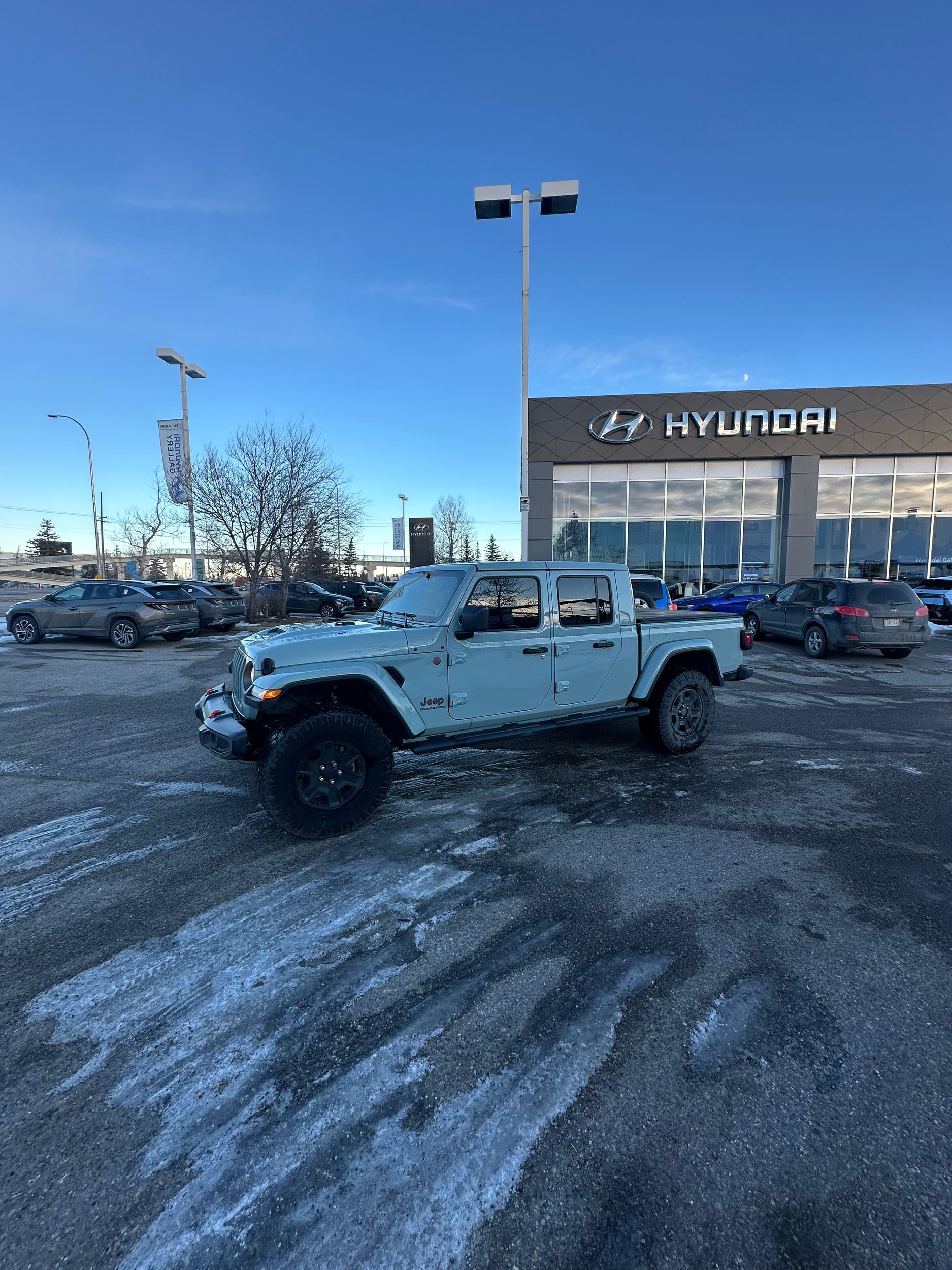 Hyundai Gallery | 2023 Jeep Gladiator 4x4 Mojave | #4P00065