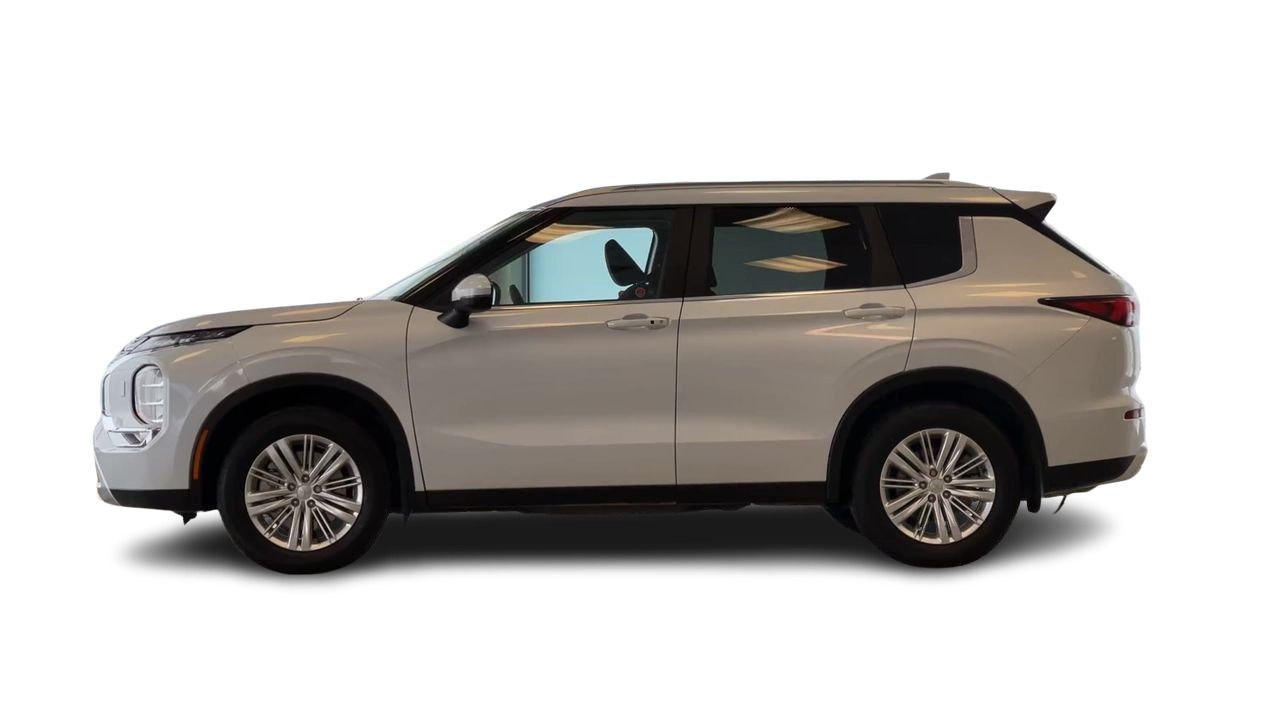 Regina Nissan | 2024 Mitsubishi Outlander SE S-AWC, Heated Seats, Sunroof;