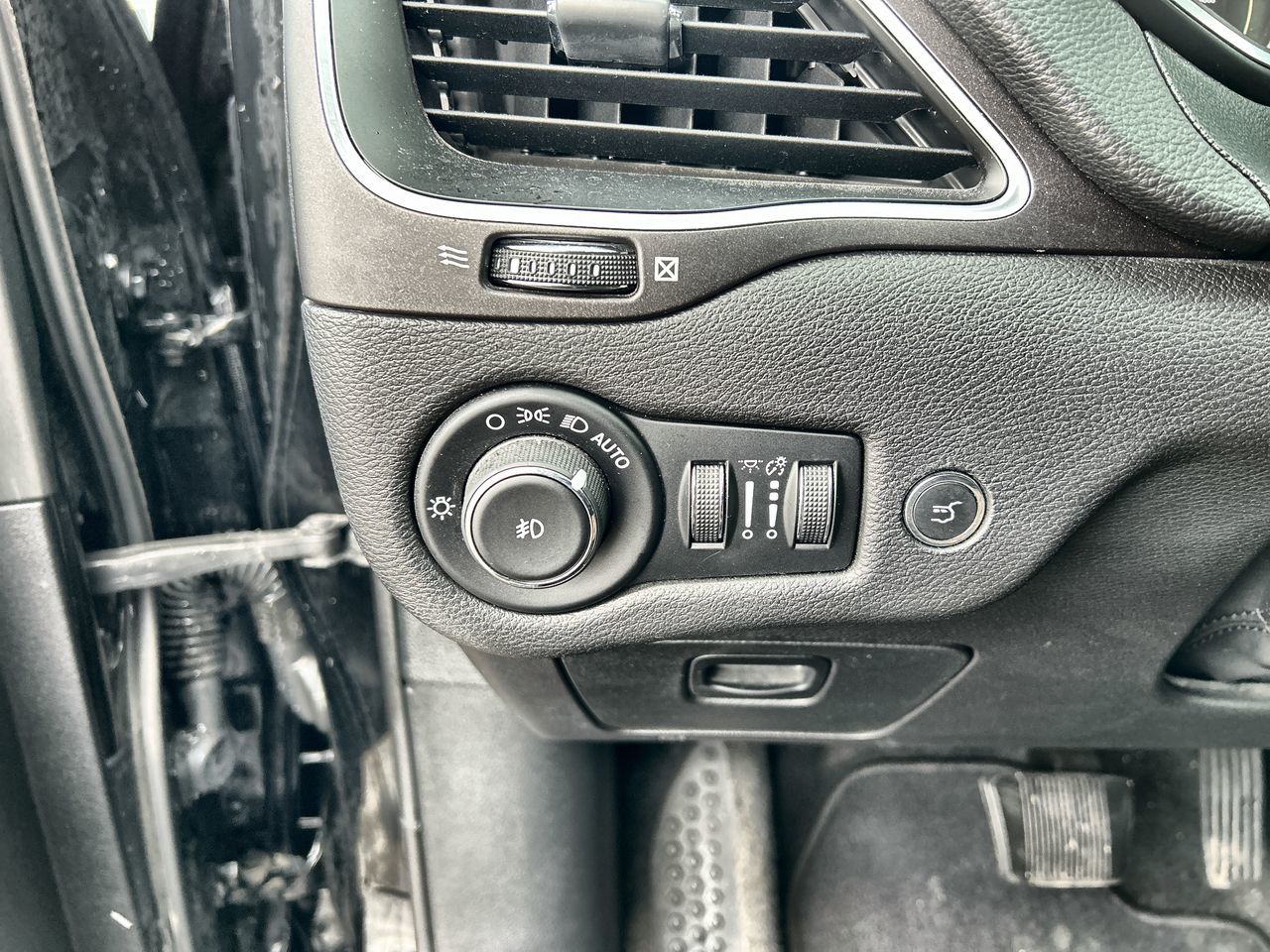 Frost Chevrolet Buick GMC Ltd | 2020 Jeep Cherokee 4x4 Trailhawk | #3441A in Brampton