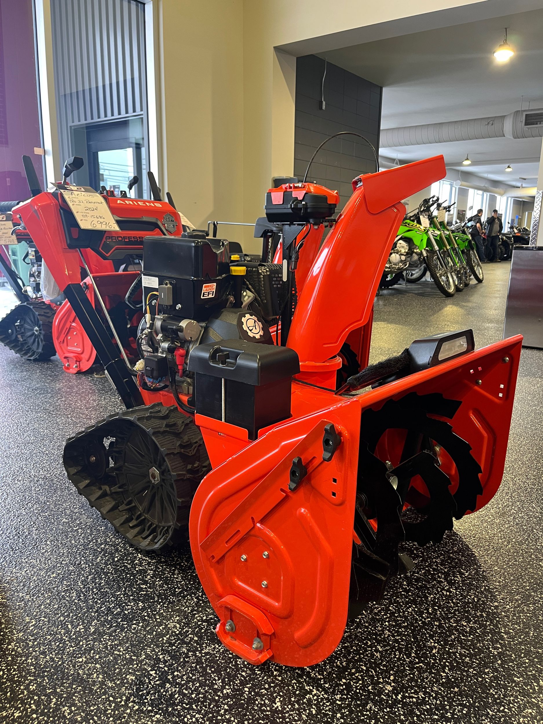 Centre du sport Lac-St-Jean à Alma | 2024 PRO 32 HYDRO RAPIDTRAK EFI ...