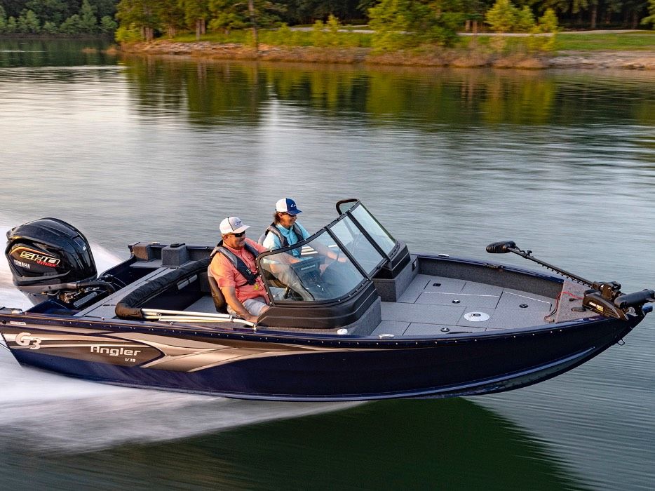 Centre du sport Lac-St-Jean à Alma | AV19SFMoteur Yamaha VMax 2002024 ...