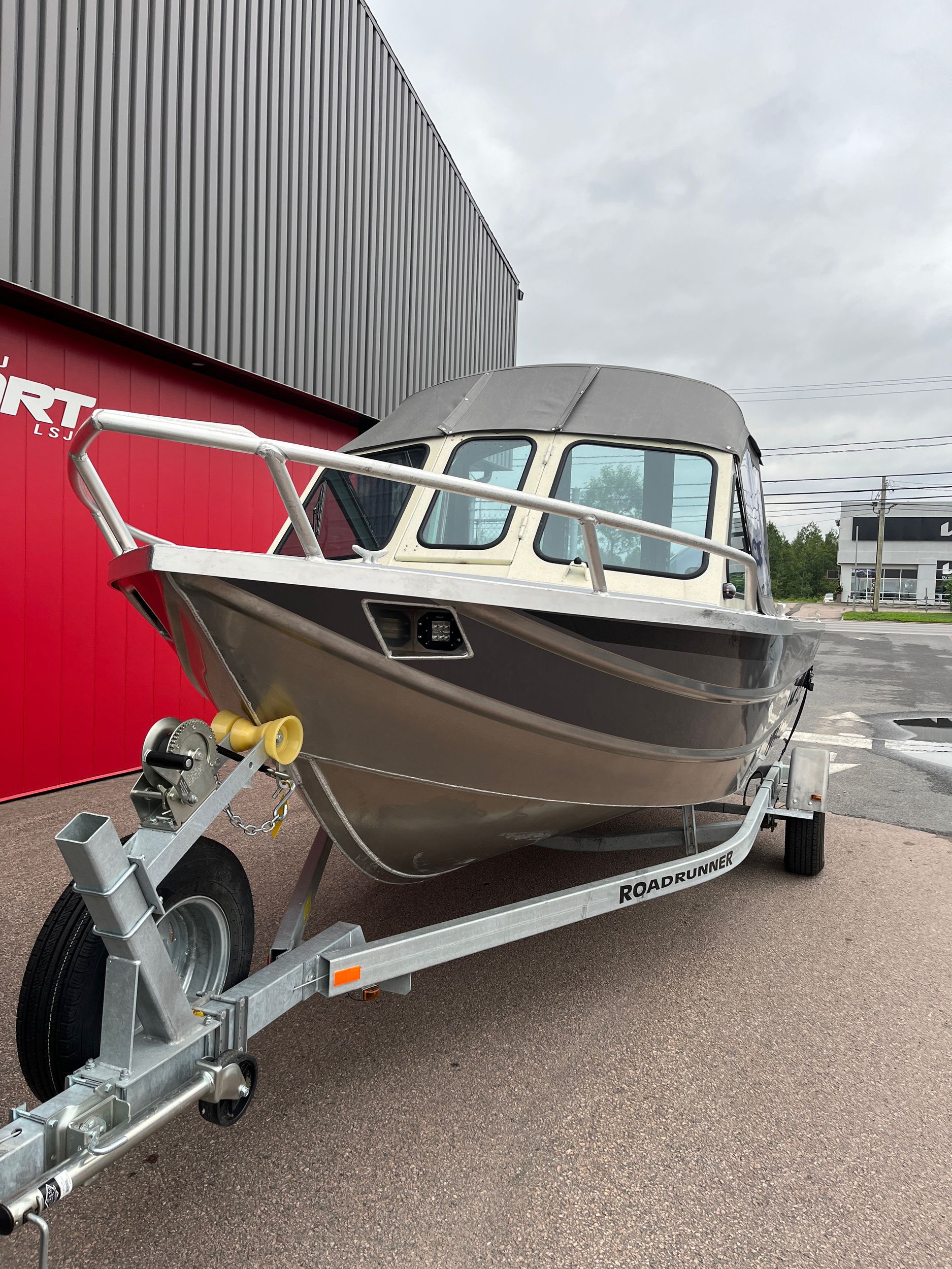 Centre du sport Lac-St-Jean à Alma | 2023 18' Runabout Soft Top - Race ...