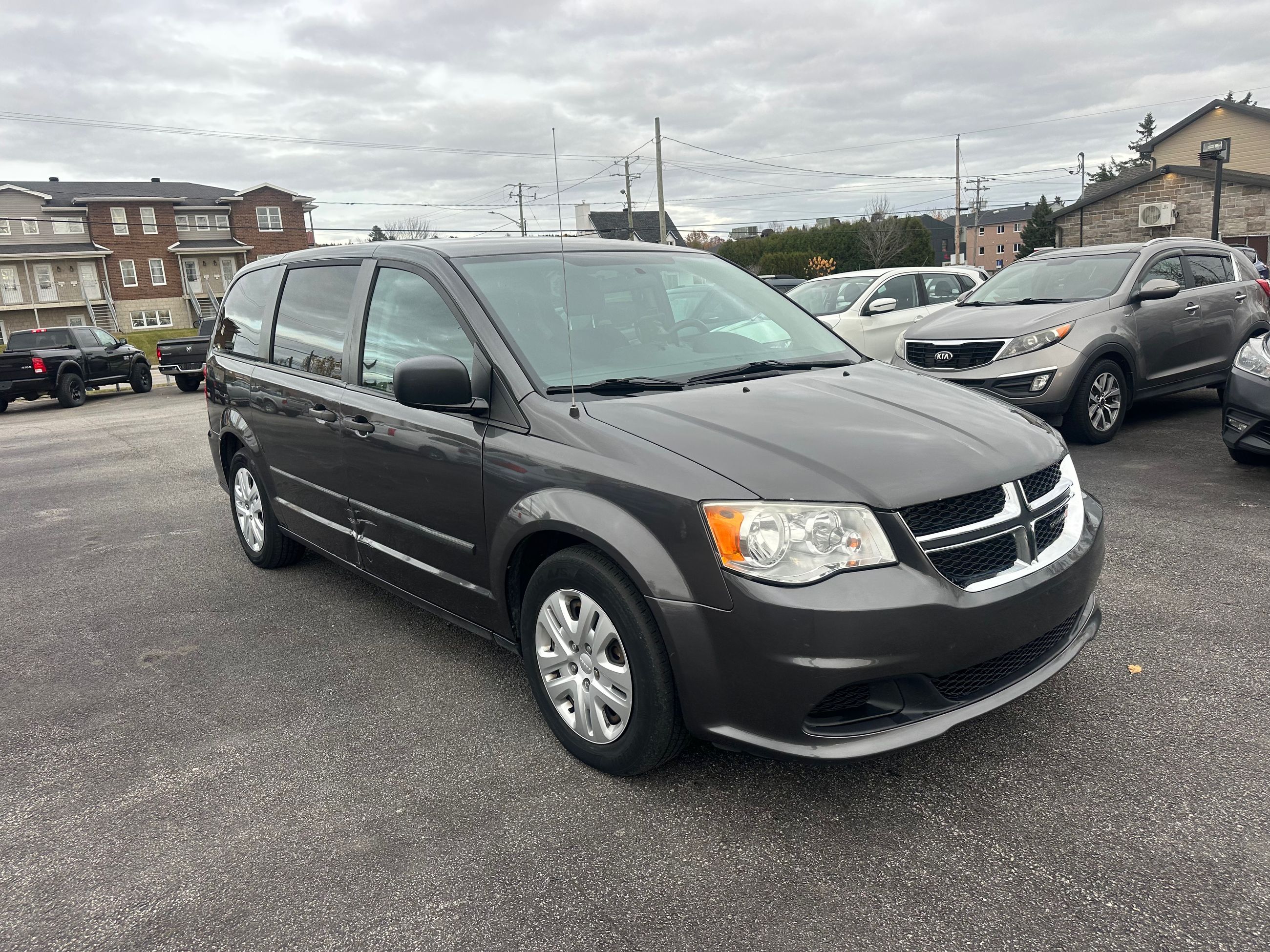 Dodge Grand Caravan SE 2016 | #{stock} | Automobiles Desjardins à Québec