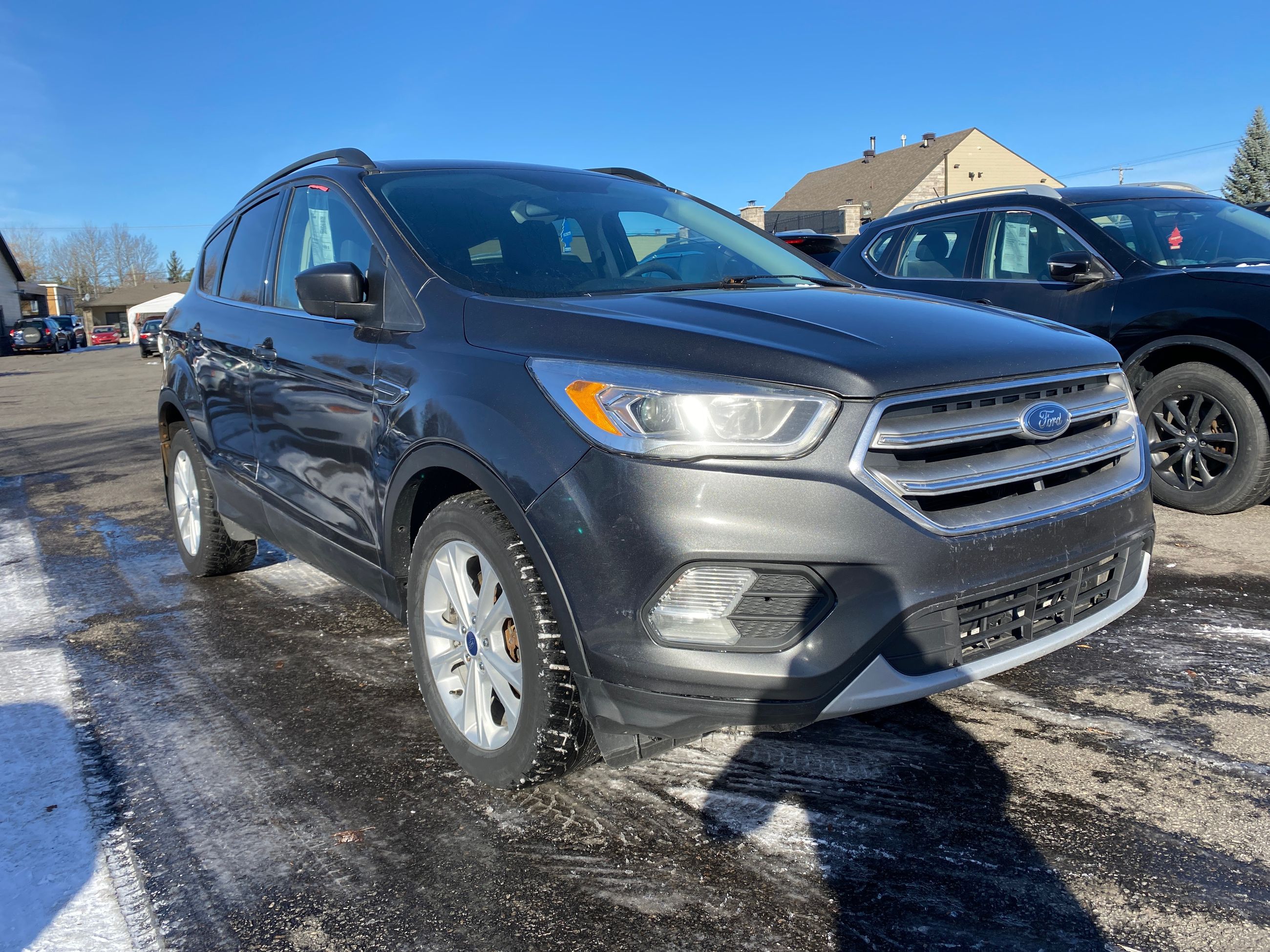 Ford Escape SE AWD 2017 | #{stock} | Automobiles Desjardins à Québec