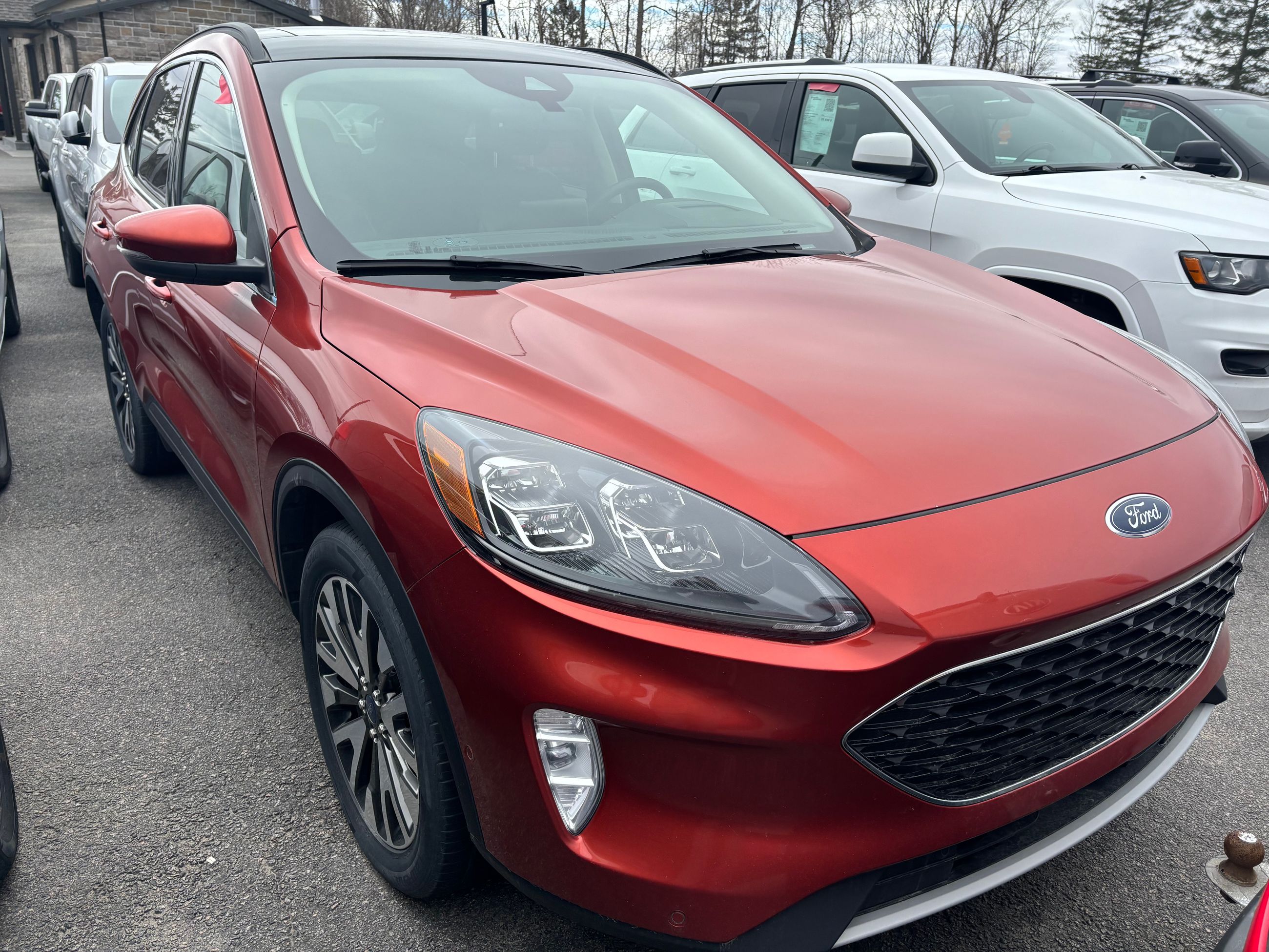 Ford Escape Titanium AWD 2020 | #{stock} | Automobiles Desjardins à Québec