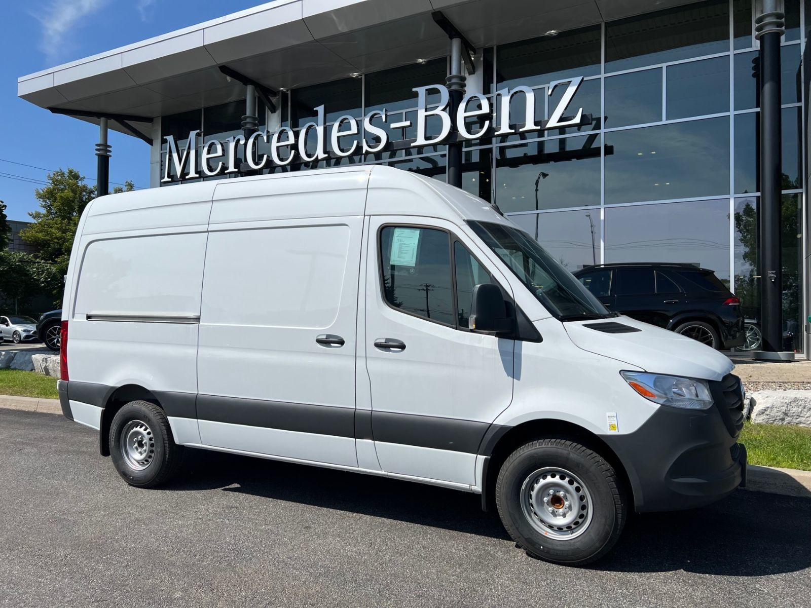 Pre-owned 2023 Mercedes-Benz Sprinter 3500 Cargo 144 Low Roof (High ...