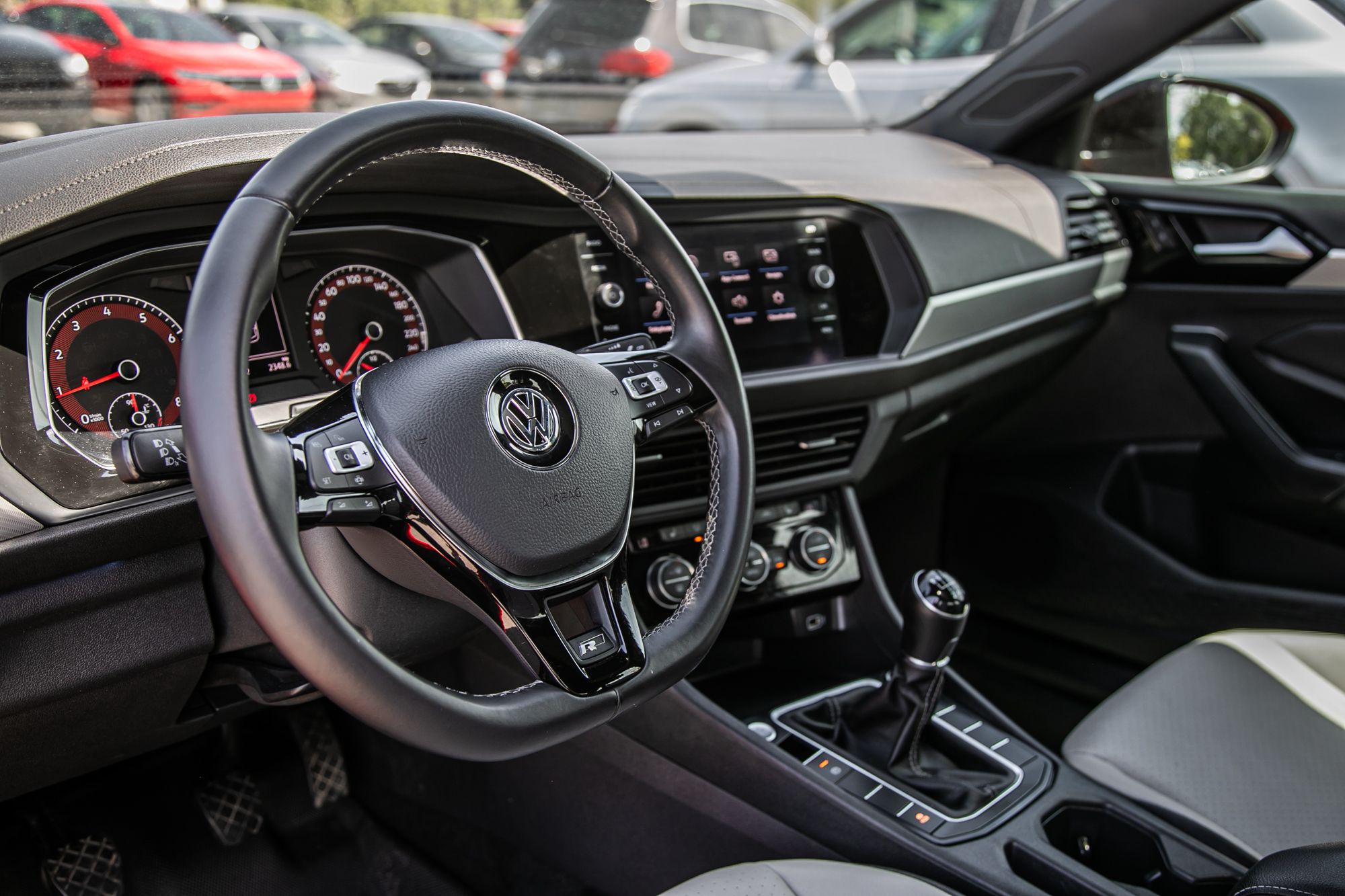 St-Bruno Volkswagen | Volkswagen Jetta Highline R-Line | Toit ouvrant ...