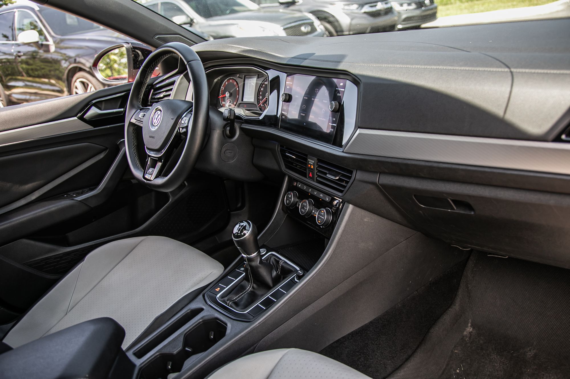 St-Bruno Volkswagen | Volkswagen Jetta Highline R-Line | Toit ouvrant ...