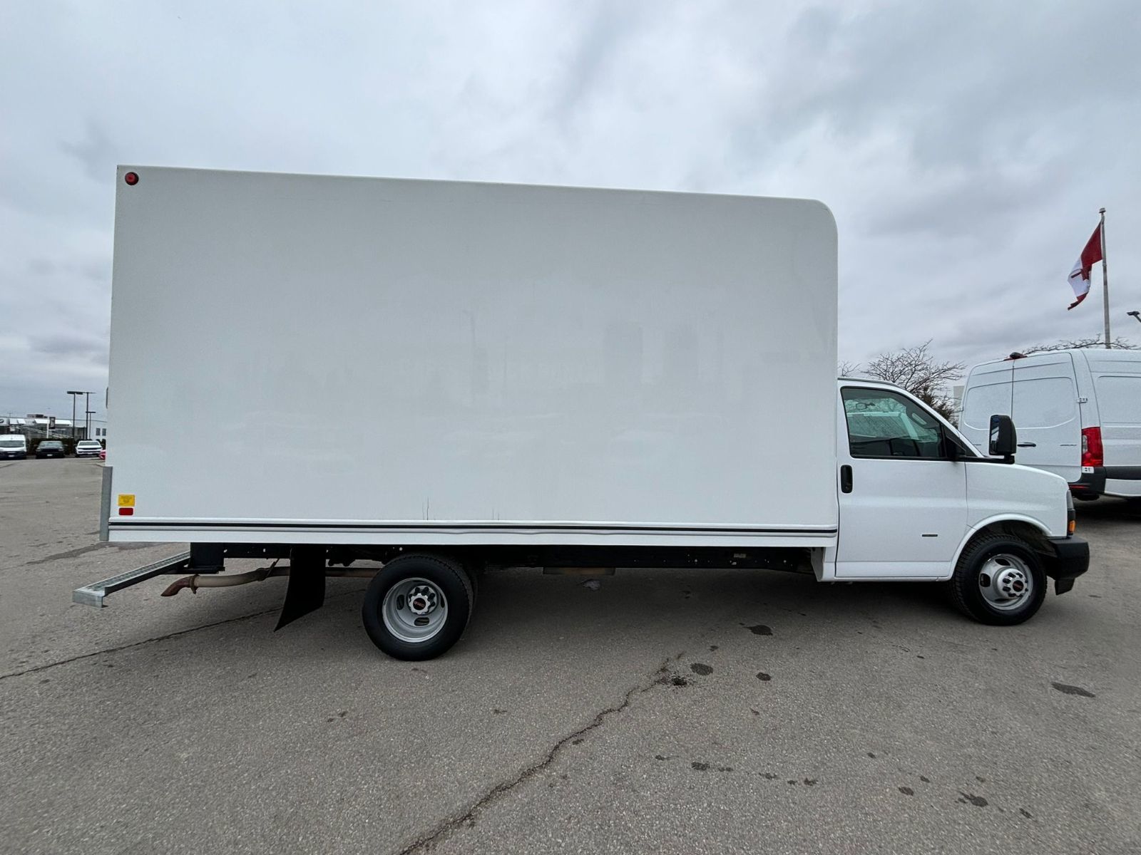 Thorncrest Ford | 2021 GMC Savana Cutaway 3500 1WT 177 WB | #VC100