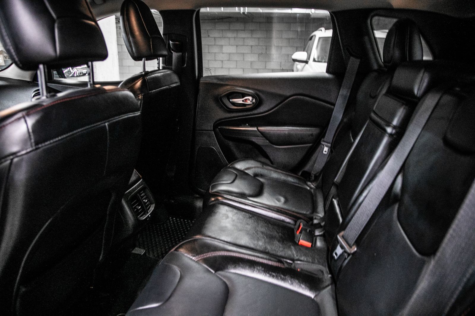 Volkswagen des Sources in Dorval | 2015 Jeep Cherokee Trailhawk AWD V6 ...