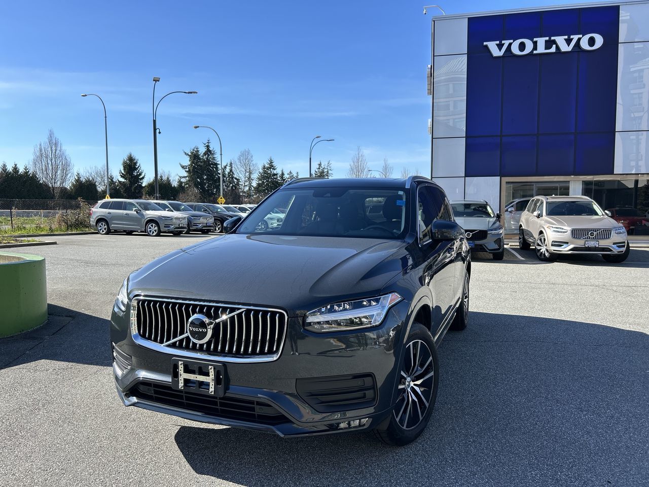 North Shore Acura | 2020 Volvo XC90 T6 AWD Momentum (6-Seat) | #V1170082