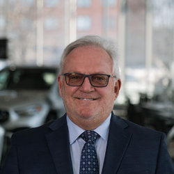 Mercedes-Benz West Island | Our Team in Dollard-des-Ormeaux