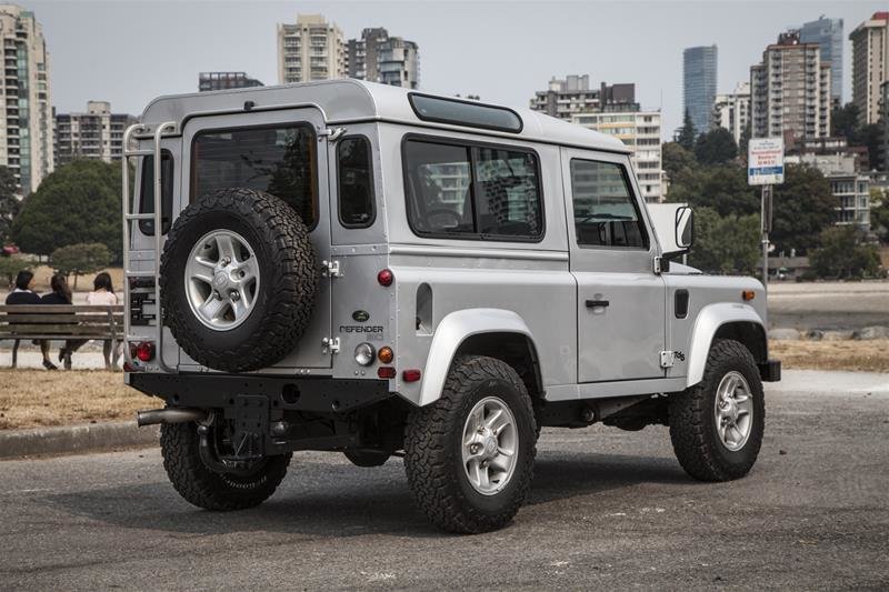 Jaguar Vancouver | 2003 Land Rover Defender 90 | #UM1722