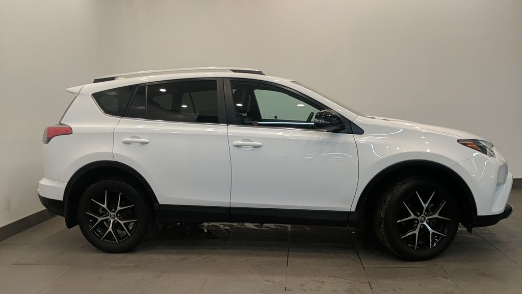 Hyundai of Regina | 2016 Toyota RAV4 AWD SE Leather Sunroof | #1L1343