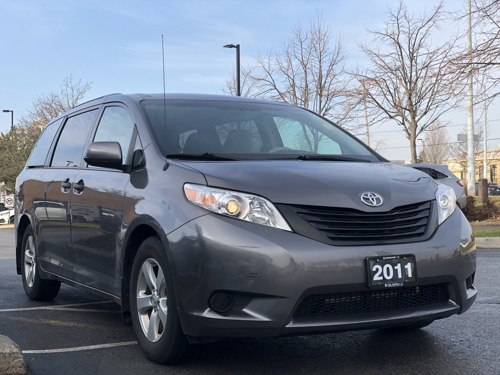 Markham Acura | 2011 Toyota Sienna V6 6A | #M4574A