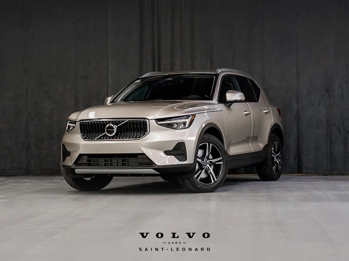 2023 Volvo XC40 Core Bright Dusk Metallic - Pictures