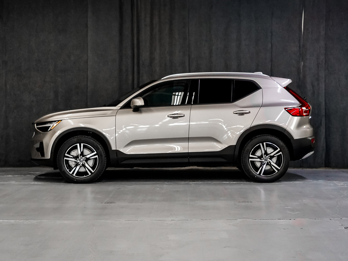 2023 Volvo XC40 Core Bright Dusk Metallic - Pictures