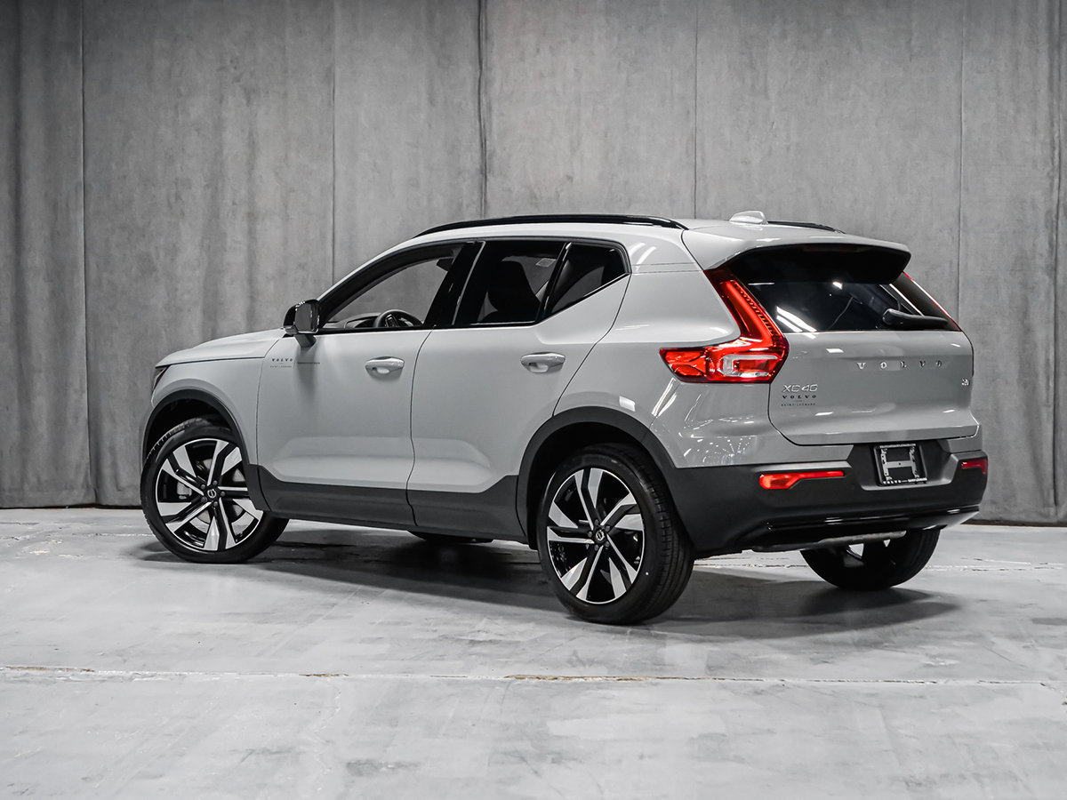 2025 Volvo XC40 VAPOUR GREY METALLIC - Pictures